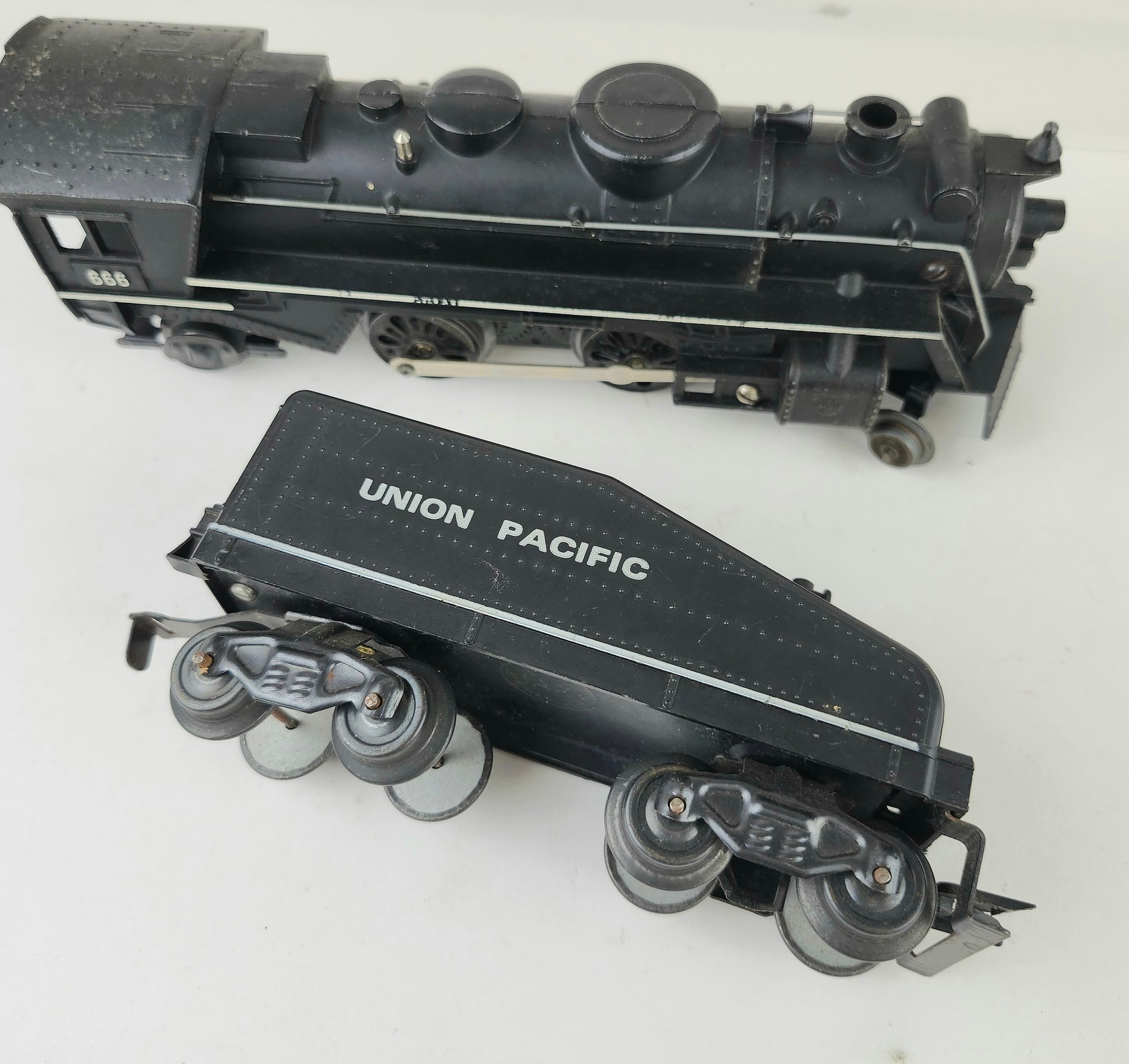 Marx 666 Locomotive And Tender #2212660 | Auctionninja.com