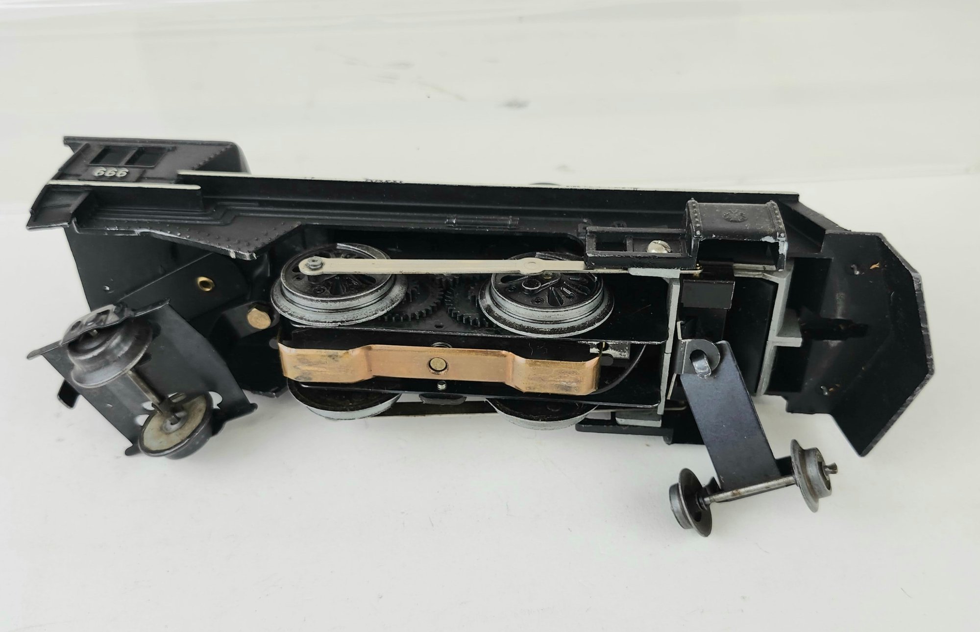 Marx 666 Locomotive And Tender #2212660 | Auctionninja.com