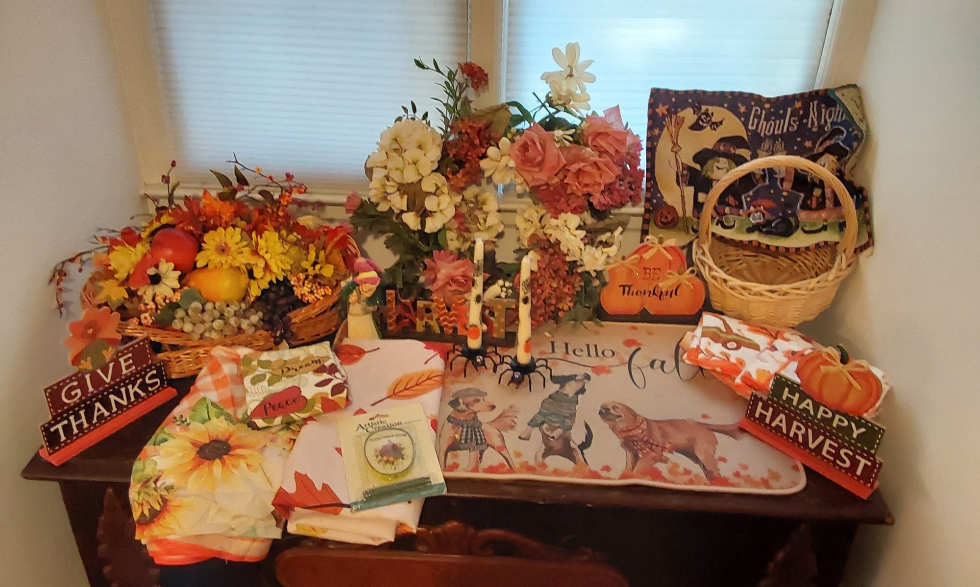 LARGE FALL DECORATION LOT #2090014 | Auctionninja.com