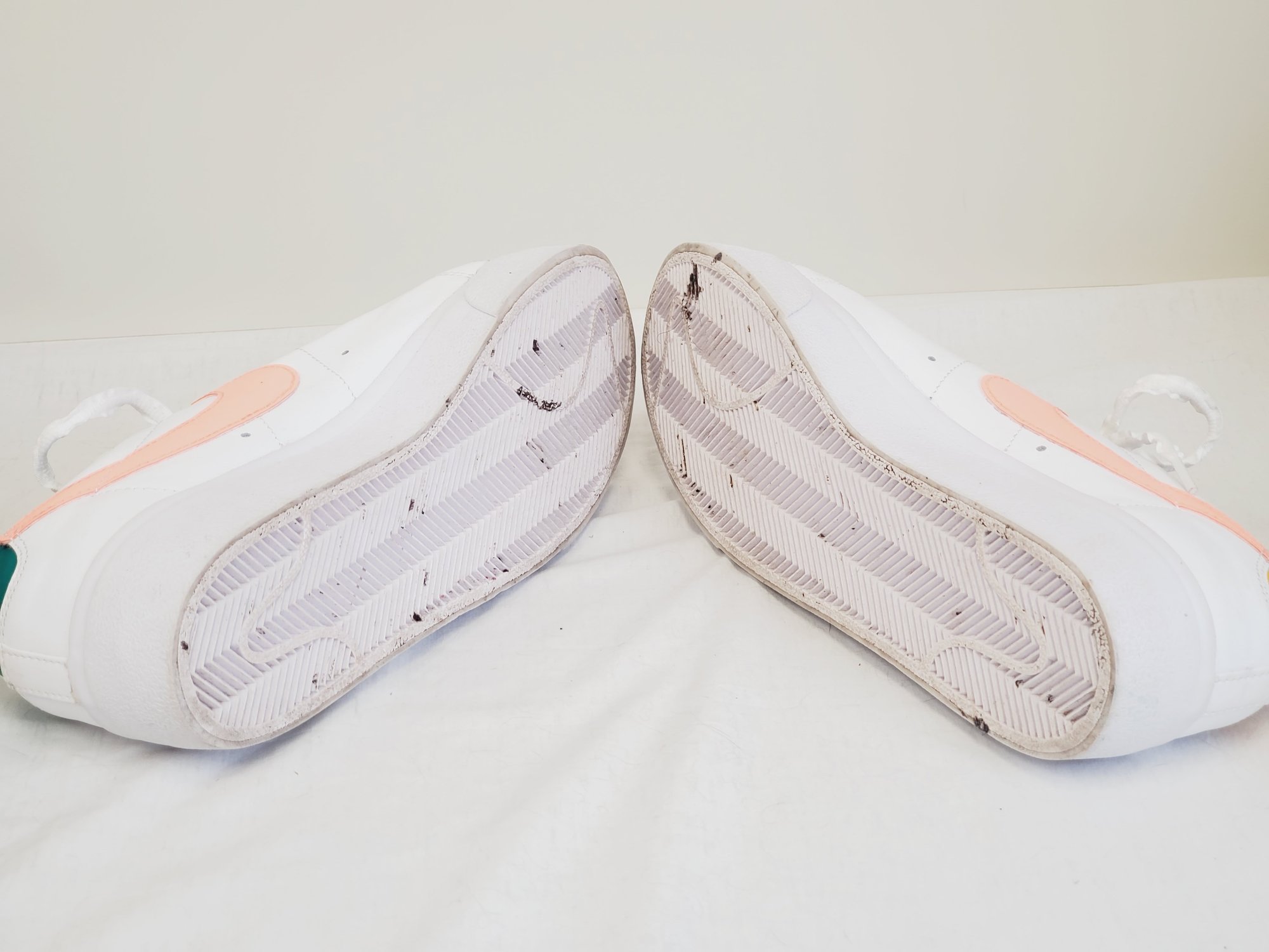 Women's Nike Blazer Sz 10 Low Platform Mismatch Sneakers White, Light ...
