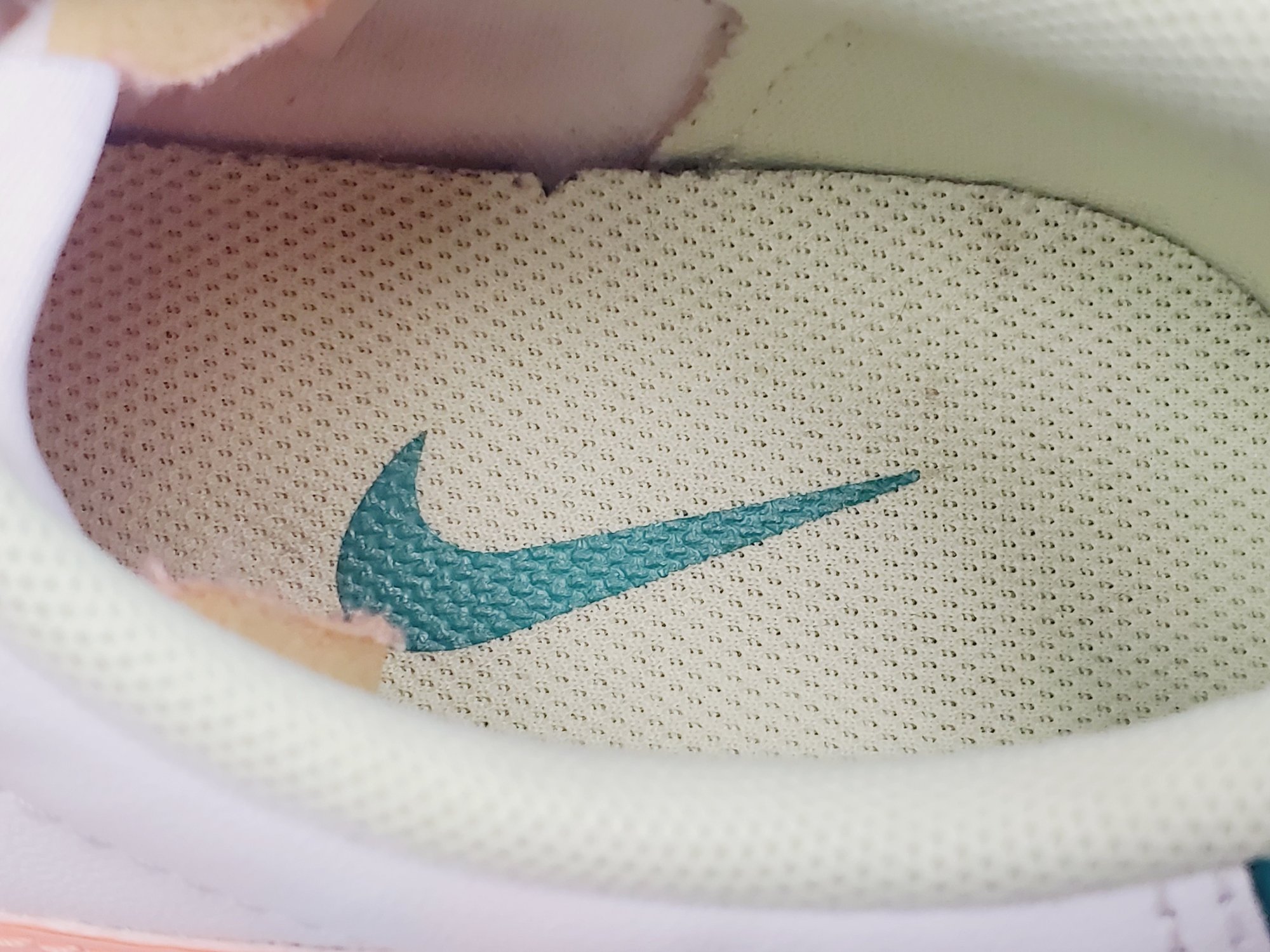 Women's Nike Blazer Sz 10 Low Platform Mismatch Sneakers White, Light ...
