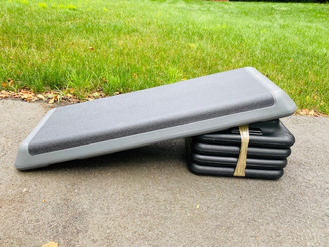 "The Step" Aerobic Stair Step With 4 Risers #2139519 | Auctionninja.com