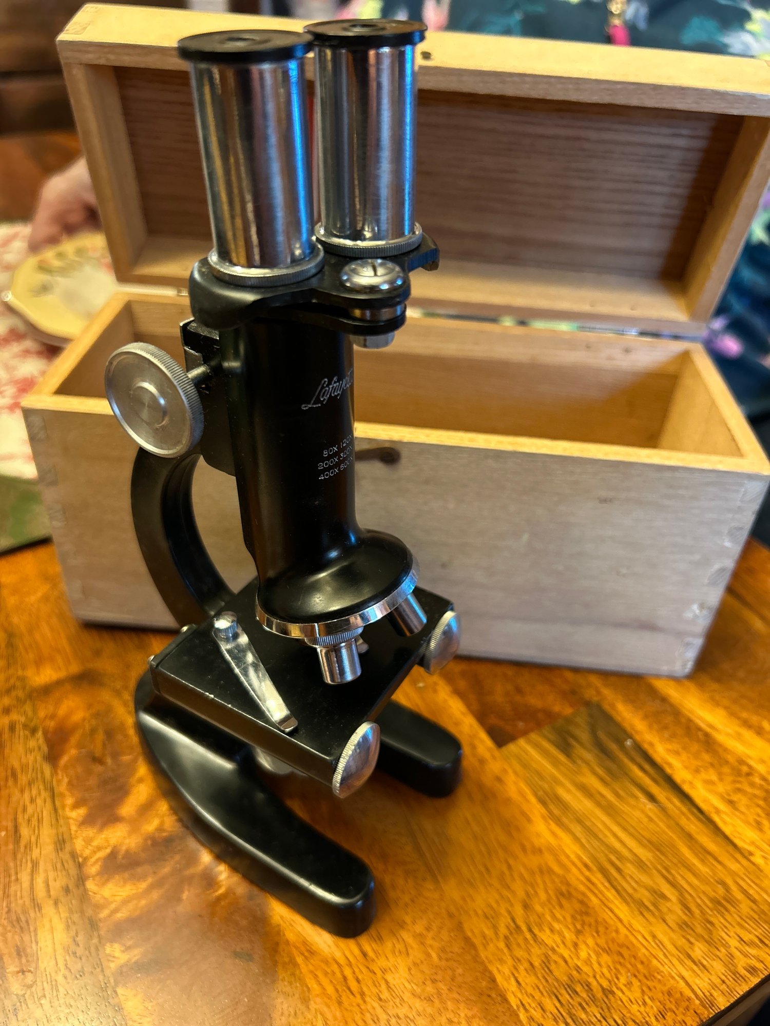 Microscope In Wooden Case #2030790 | Auctionninja.com