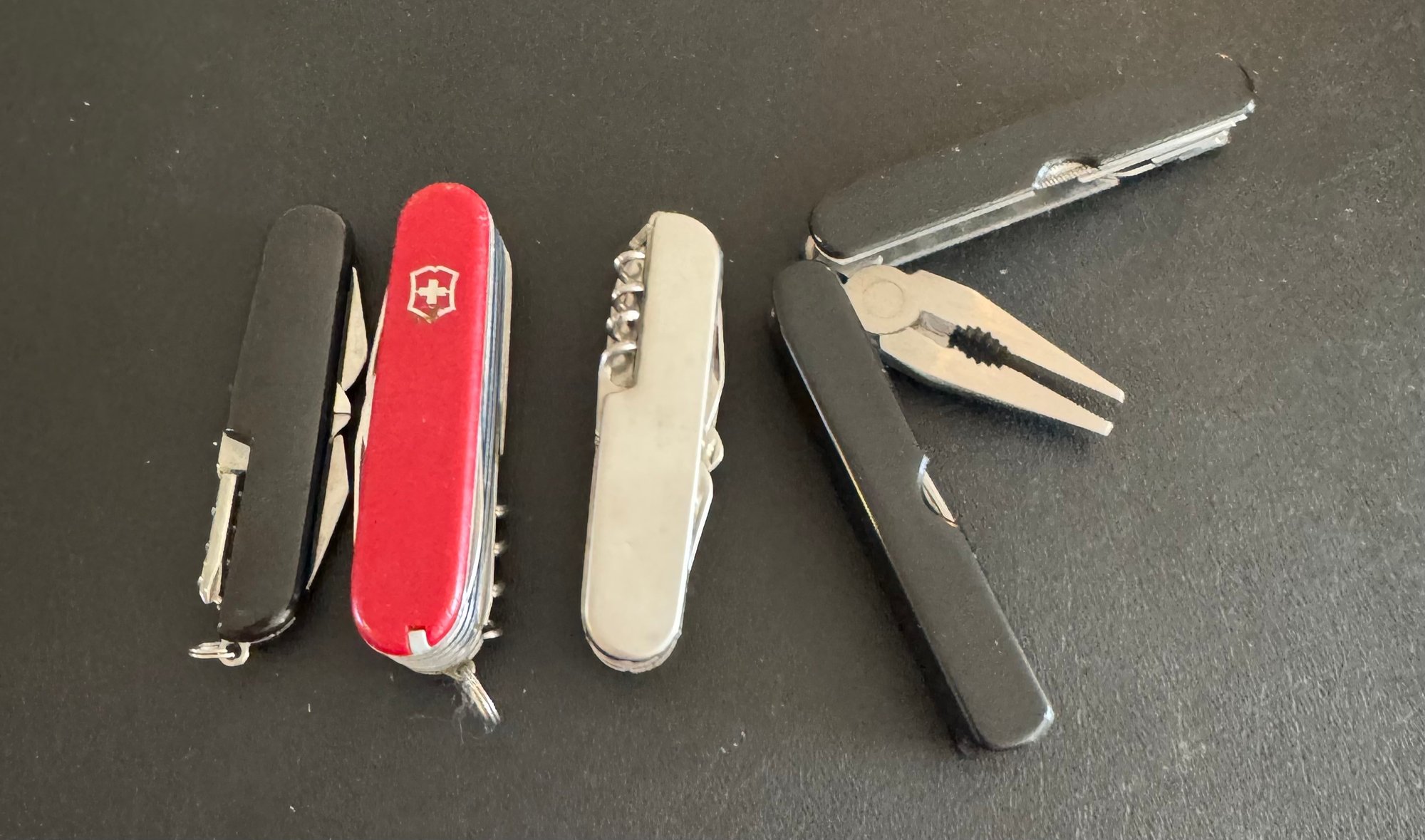4 Miscellaneous Pocket Tools #2030811 | Auctionninja.com