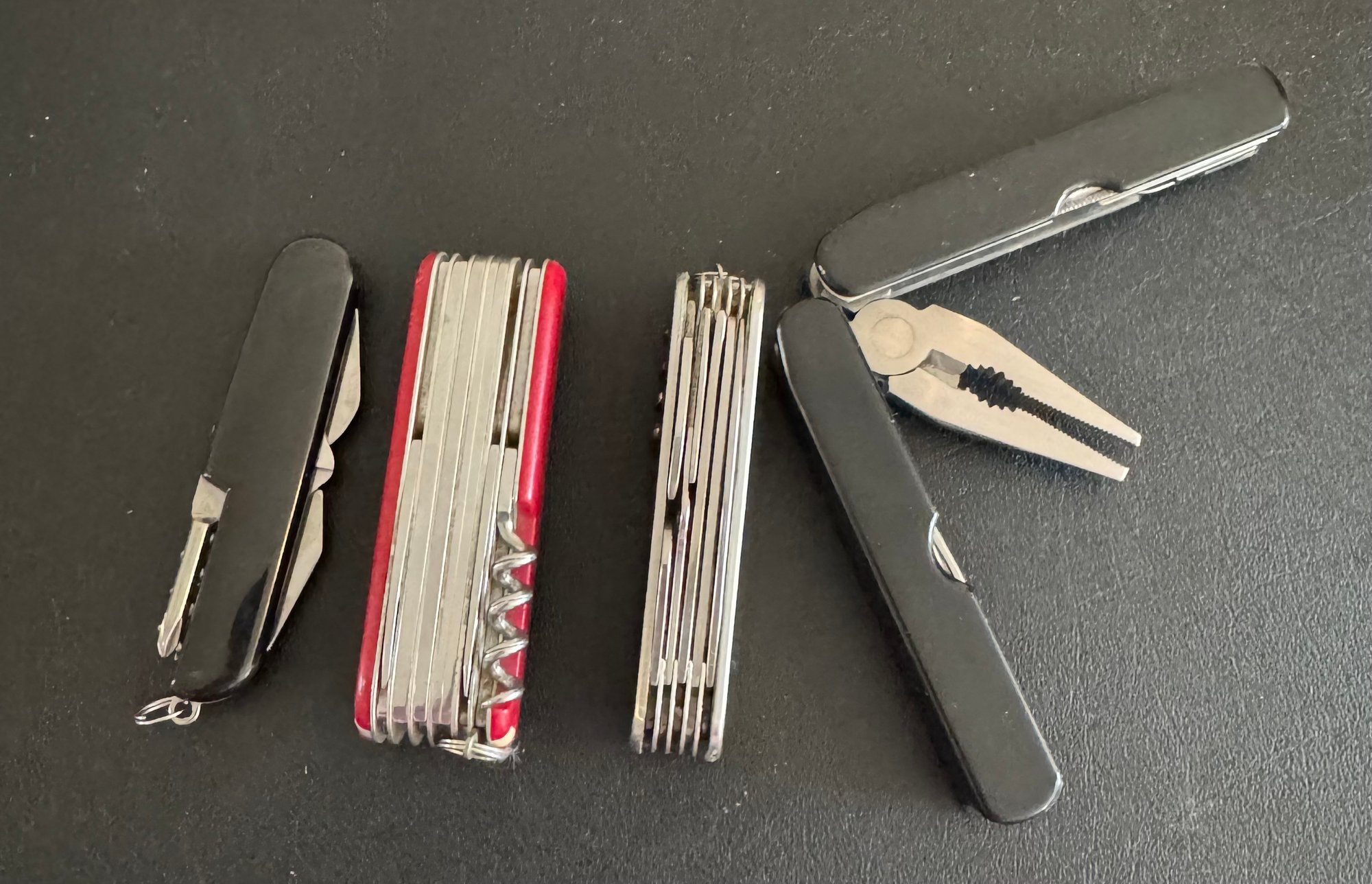 4 Miscellaneous Pocket Tools #2030811 | Auctionninja.com