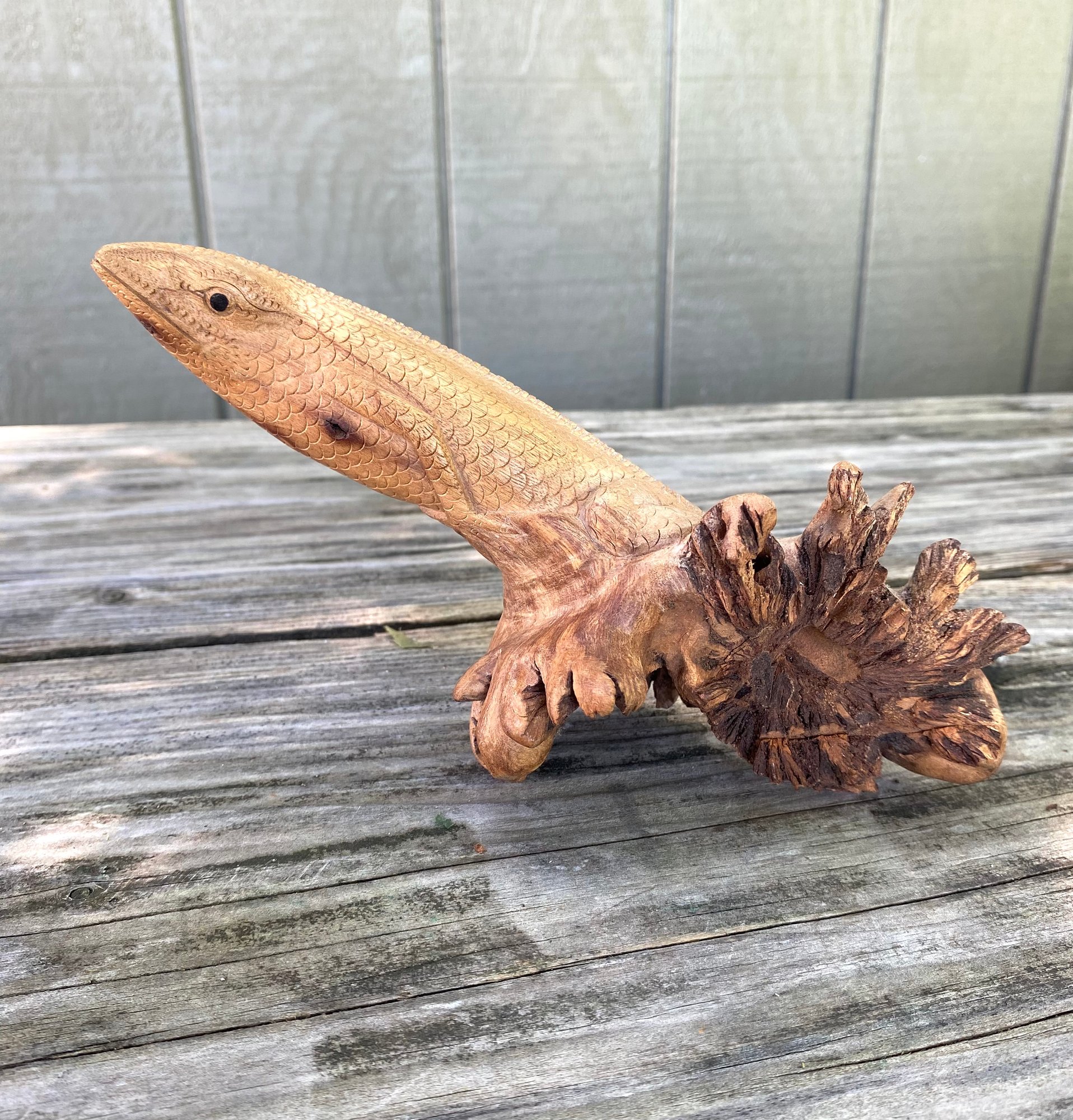 Carved Knot Wood Lizard #6878 | Auctionninja.com