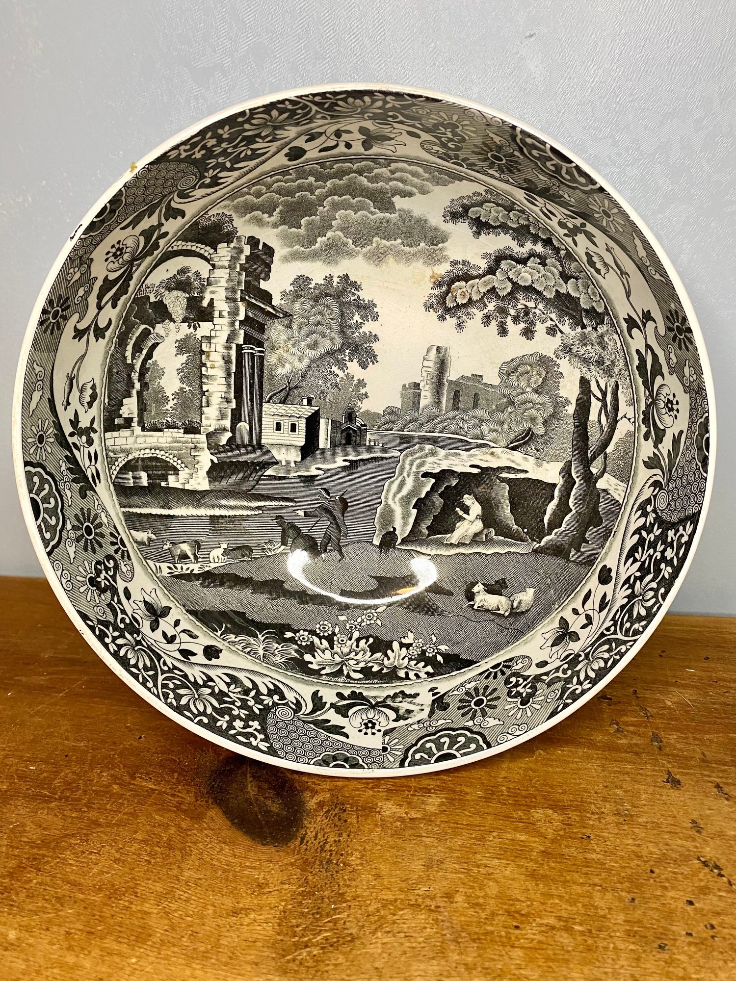 Amazing SPODE Black And White Serving Bowl #2128924 | Auctionninja.com