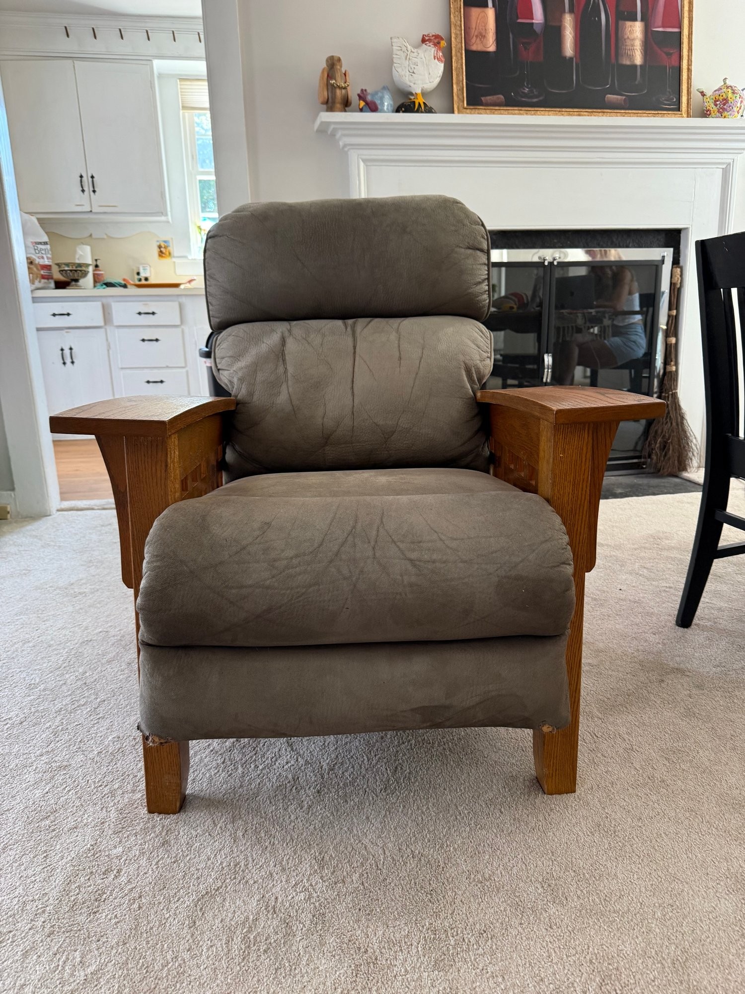 La-Z-Boy StickLa-Z-Boy Stickley Leather Chair #2179661 | Auctionninja.com