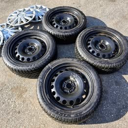 Set Of 4 - 5 Lug Rims & Dunlop 205/55R16 Winter Sport Tires & Hubcaps ...