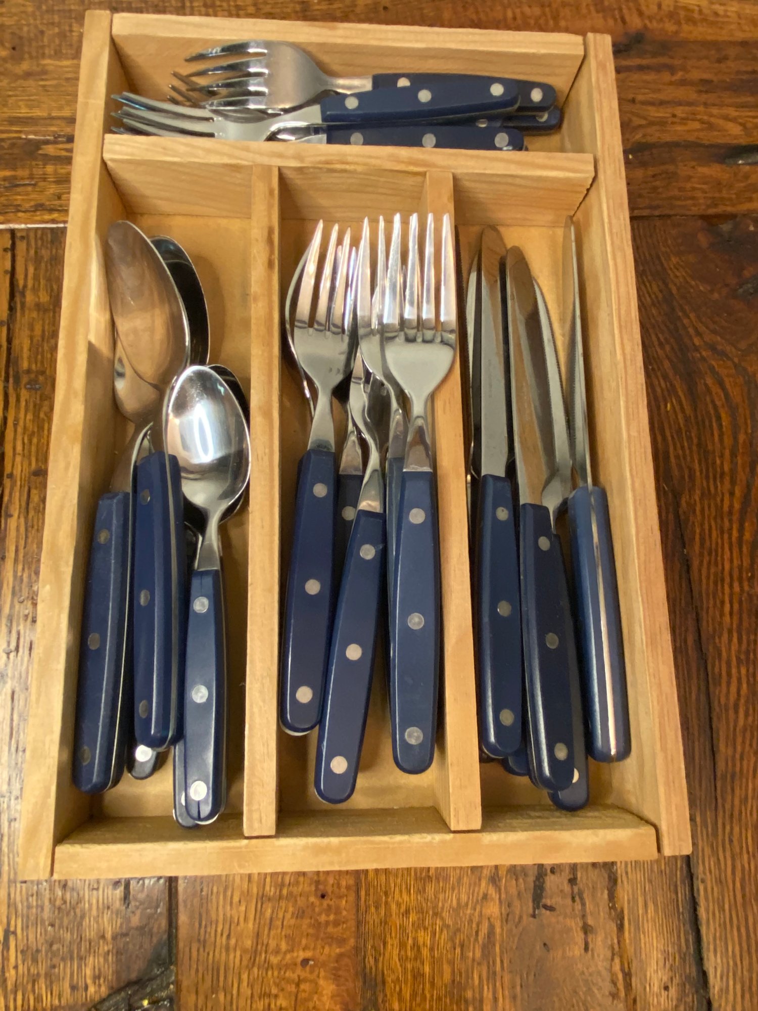 Stainless Utensil Set With Box #6026 | Auctionninja.com