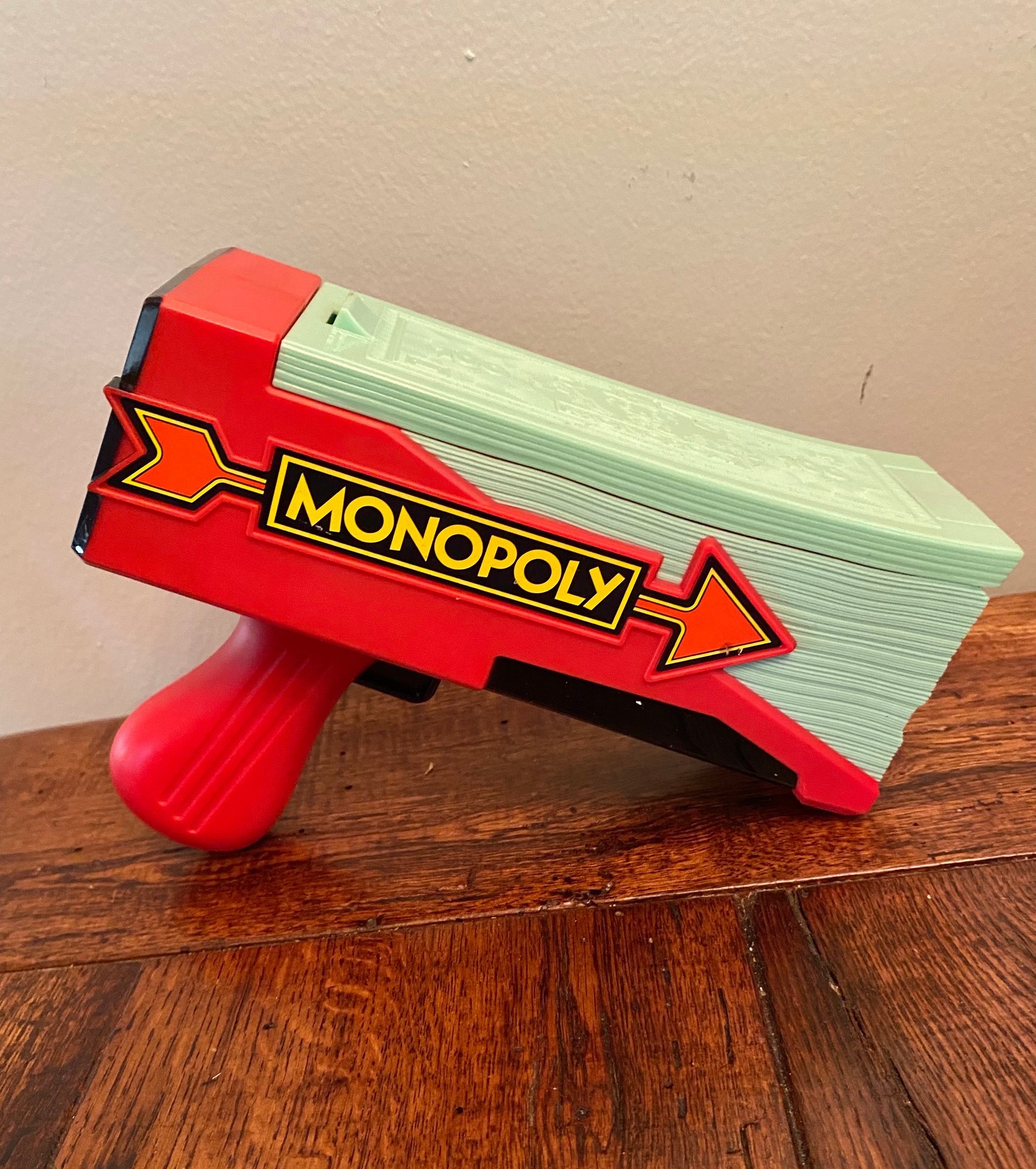 MAKE IT RAIN- Monopoly Money Gun #12852 | Auctionninja.com