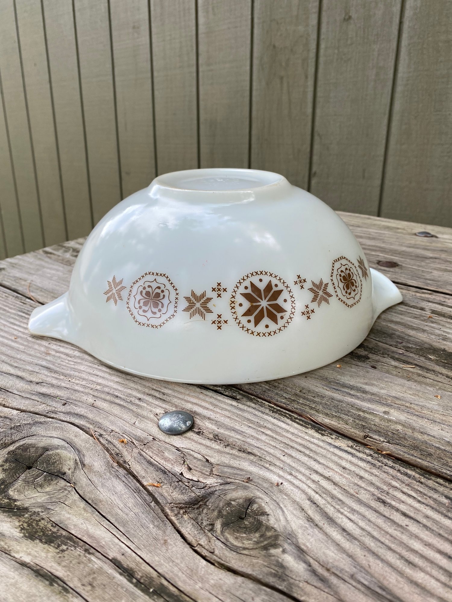 Large Vintage PYREX Serving Bowl #7320 | Auctionninja.com