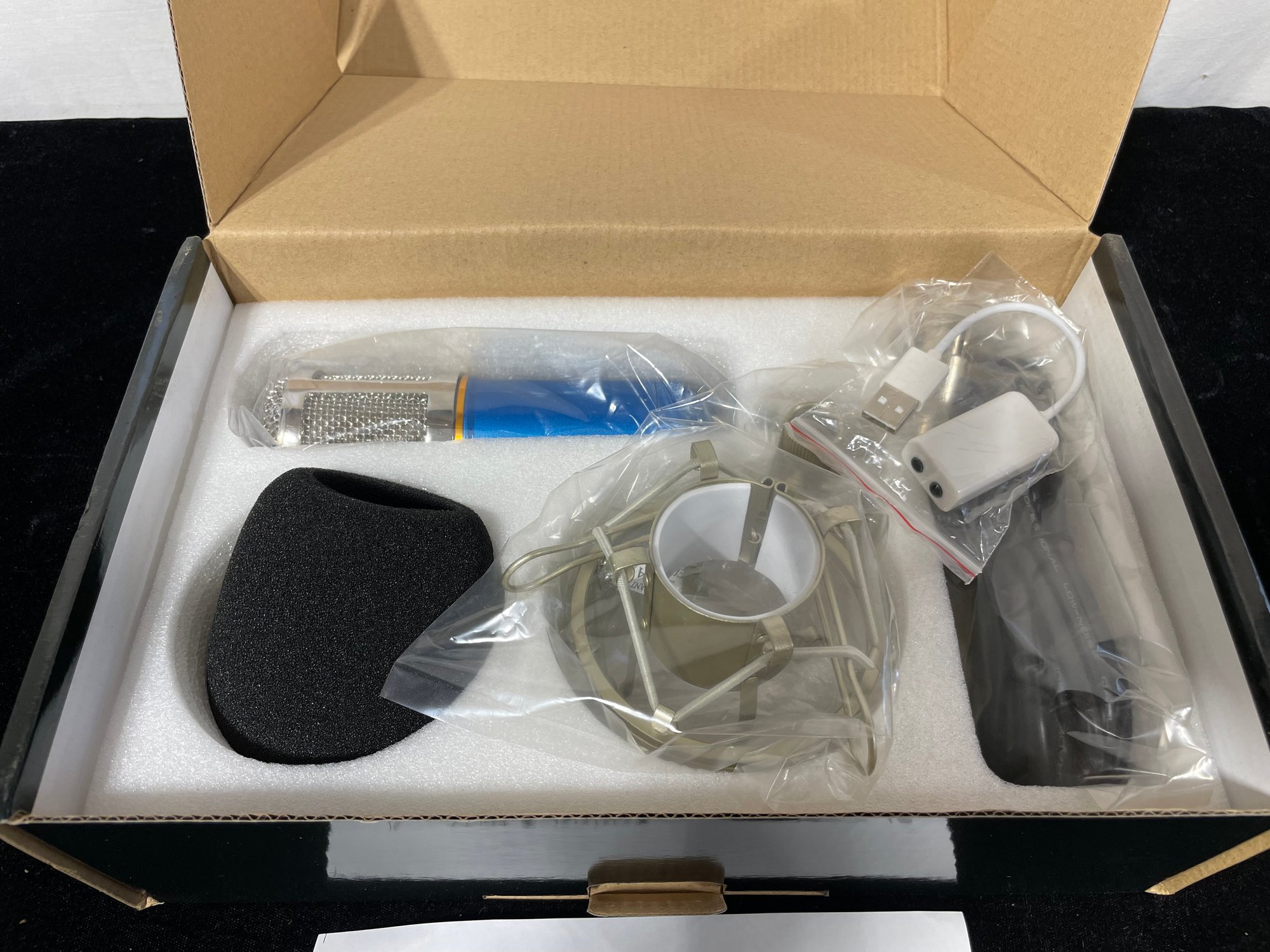 New Series Studio Microphone #15843 | Auctionninja.com