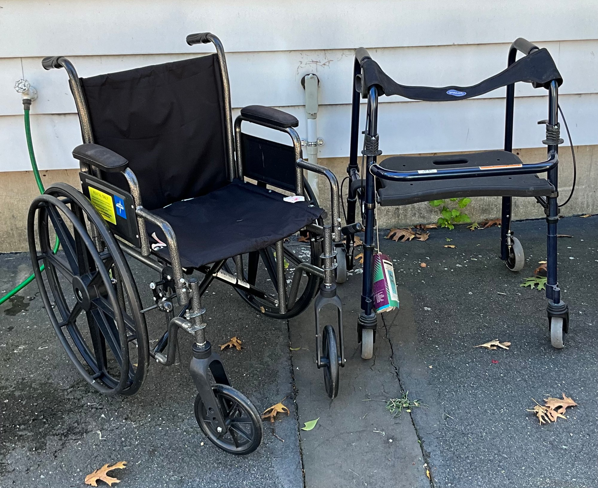 Medline MDS806300EE K1-Basic Wheelchair & Invacare 65100 Rolling Walker ...