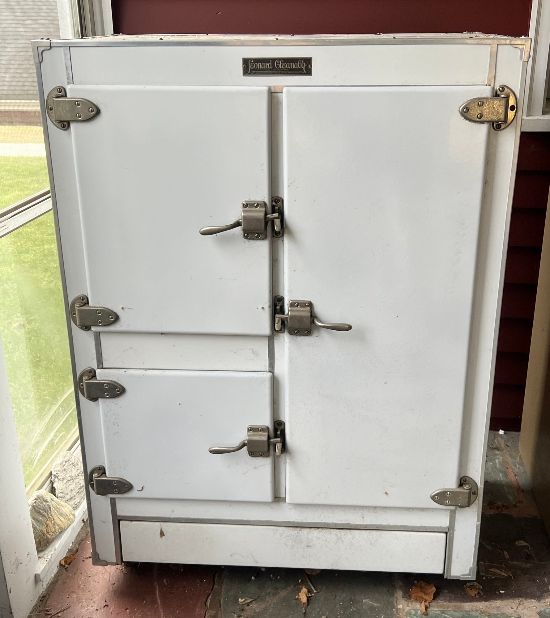 Vintage Original Enamel Leonard Cleanable Ice Box On Wheels #2032329 ...