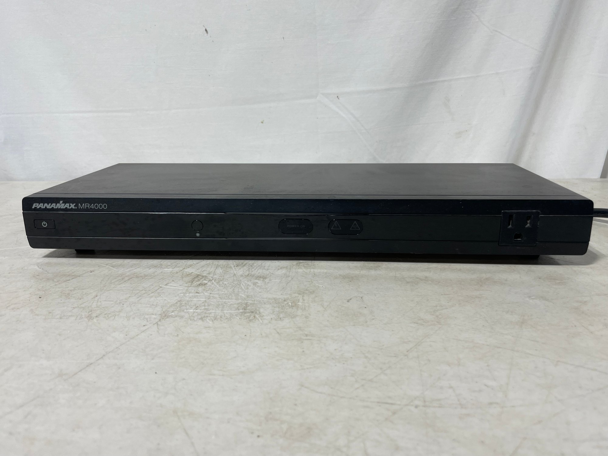 Panamax MR4000 8-Outlet Power Management #9437 | Auctionninja.com
