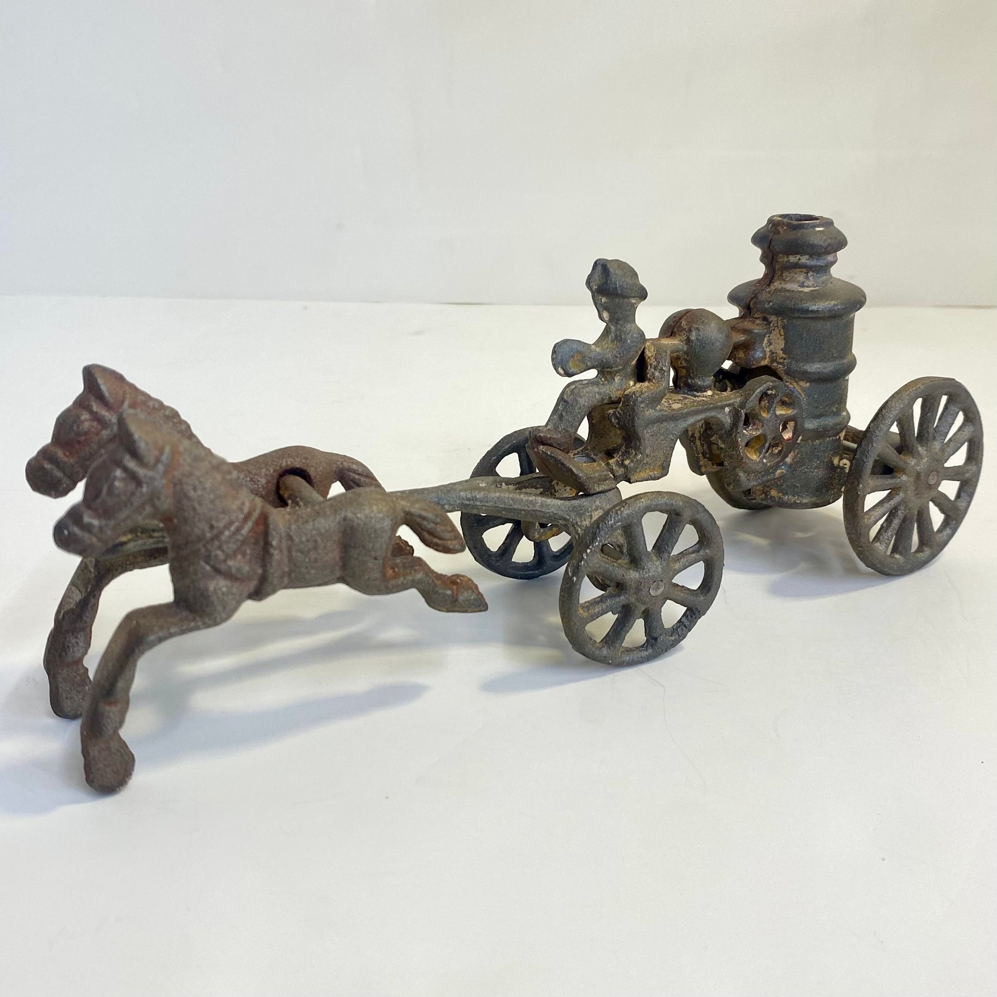 Vintage Cast Iron Horse Drawn Fire Engine #7028 | Auctionninja.com