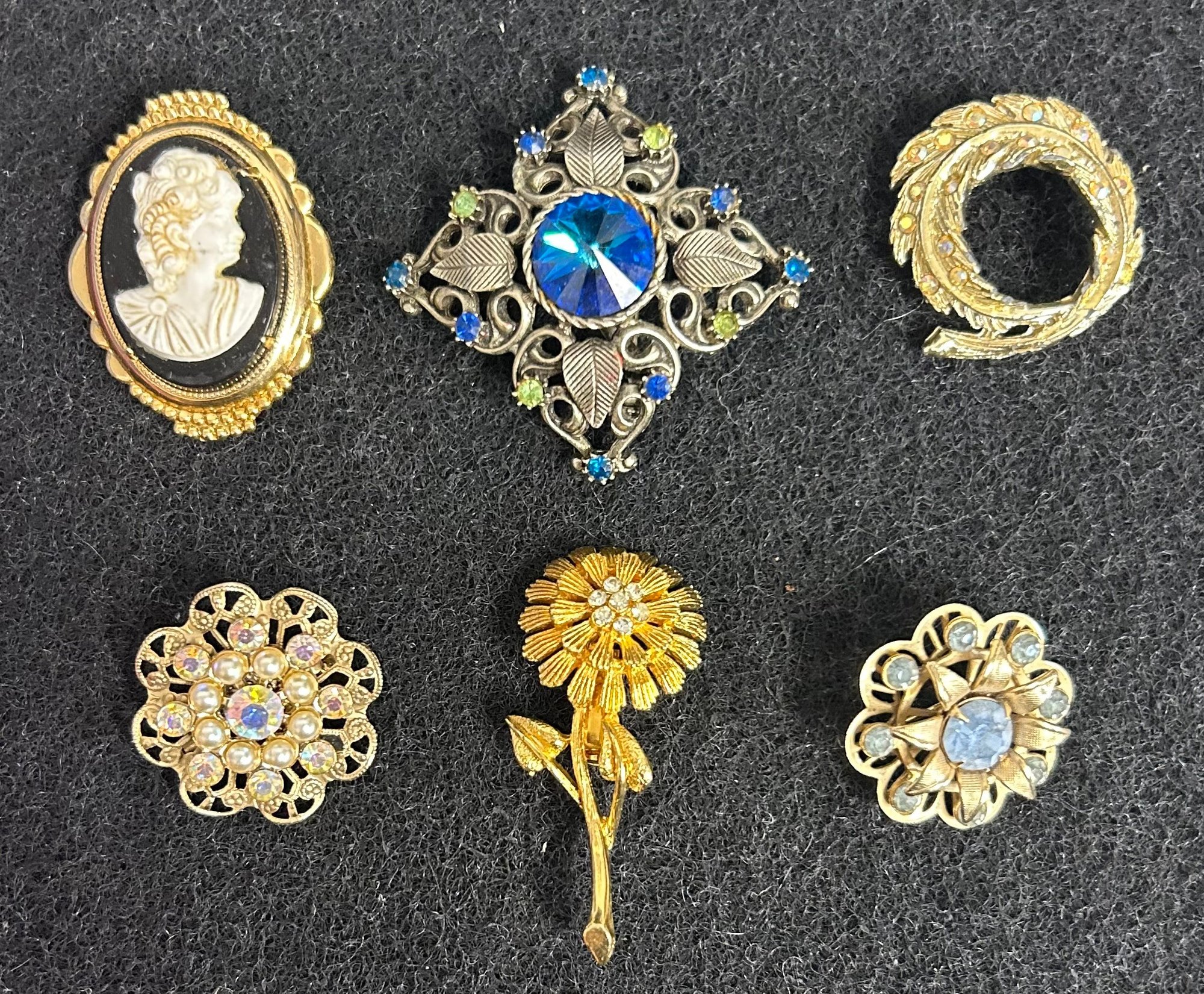 Lot Of 6 Vintage Brooches #2128332 | Auctionninja.com