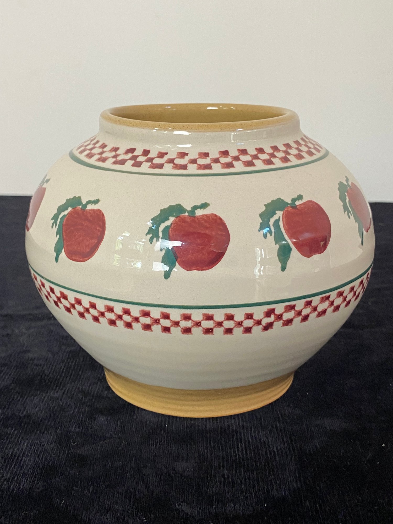 Nicholas Mosse Pottery Pot #10862 | Auctionninja.com