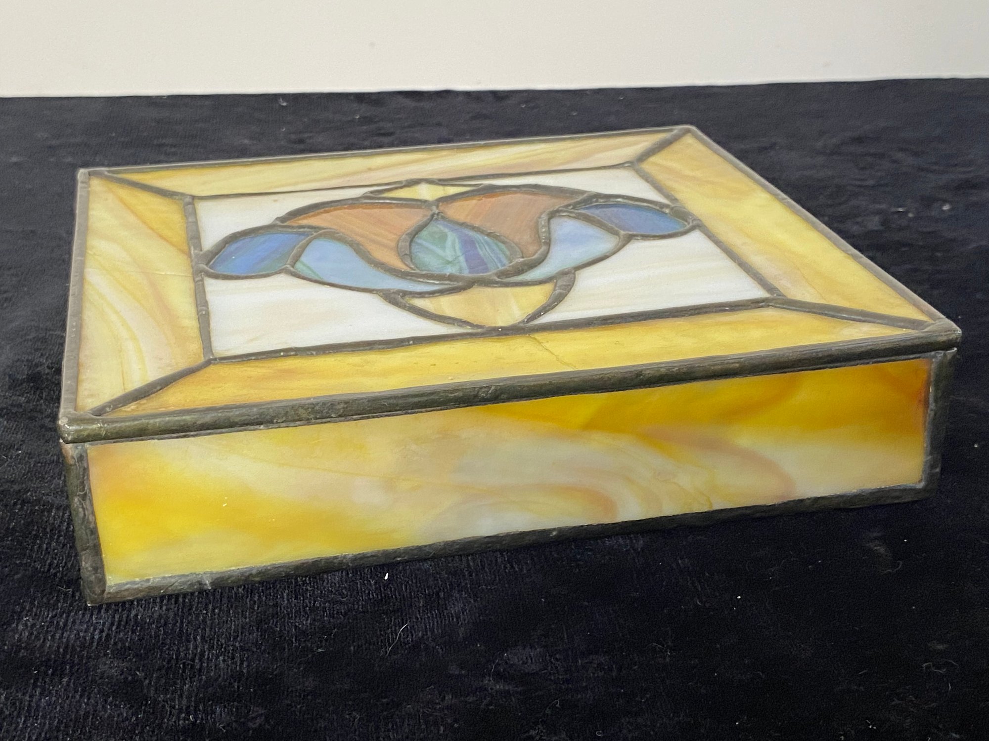 Stained Glass Box #10915 | Auctionninja.com