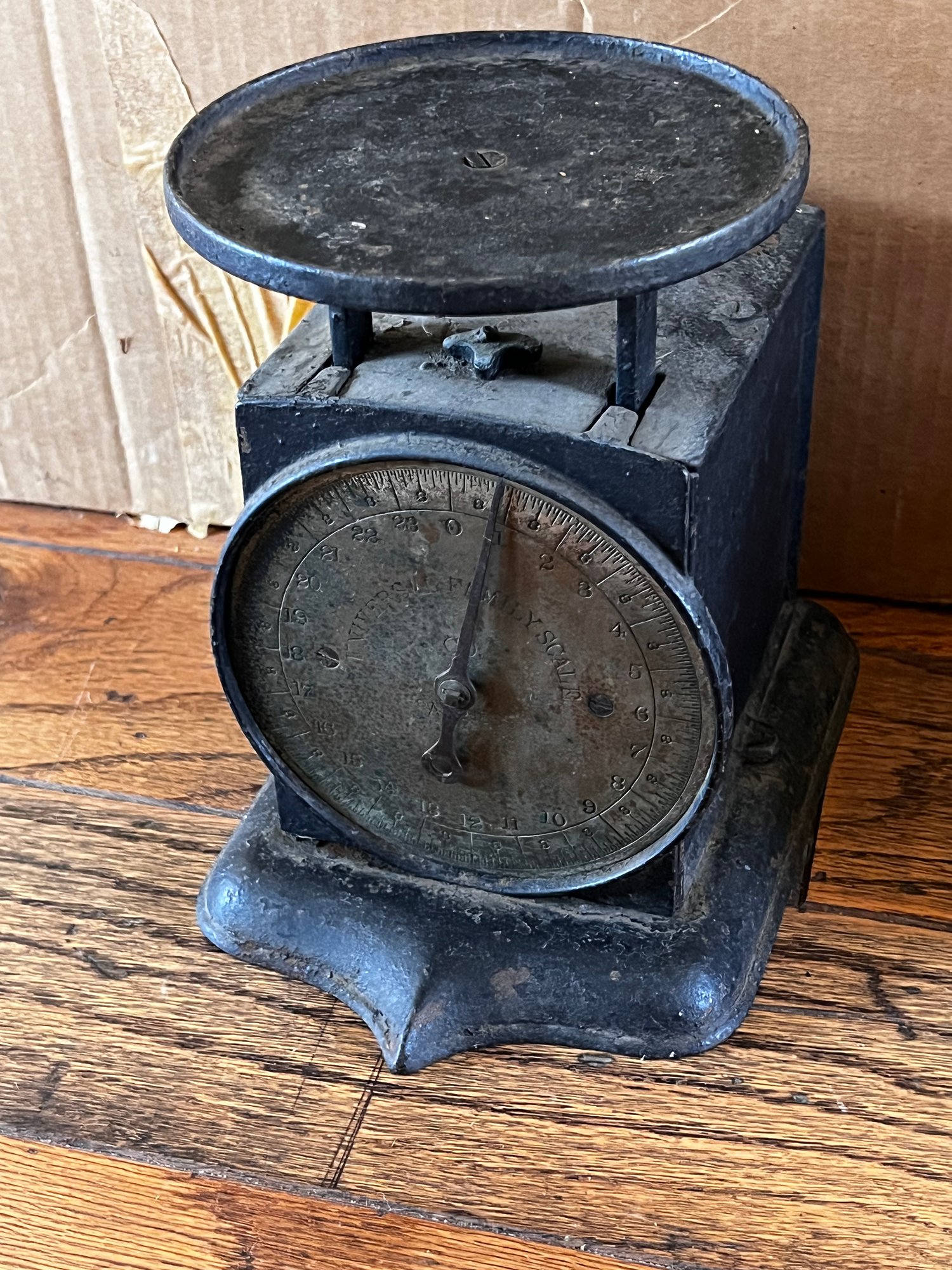 Heavy Cast Iron Vintage Universal Family Scale #22373 | Auctionninja.com