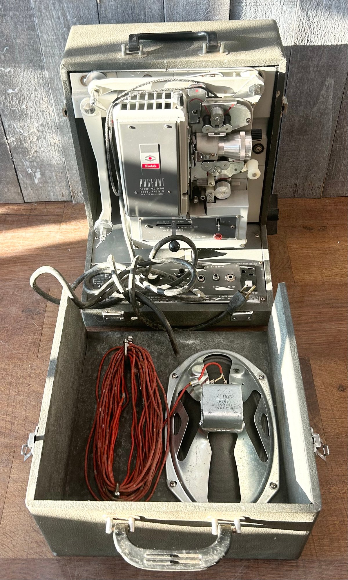 Vintage Kodak Pageant Sound Projector AV-126-TR 13 Watts Audio Output ...