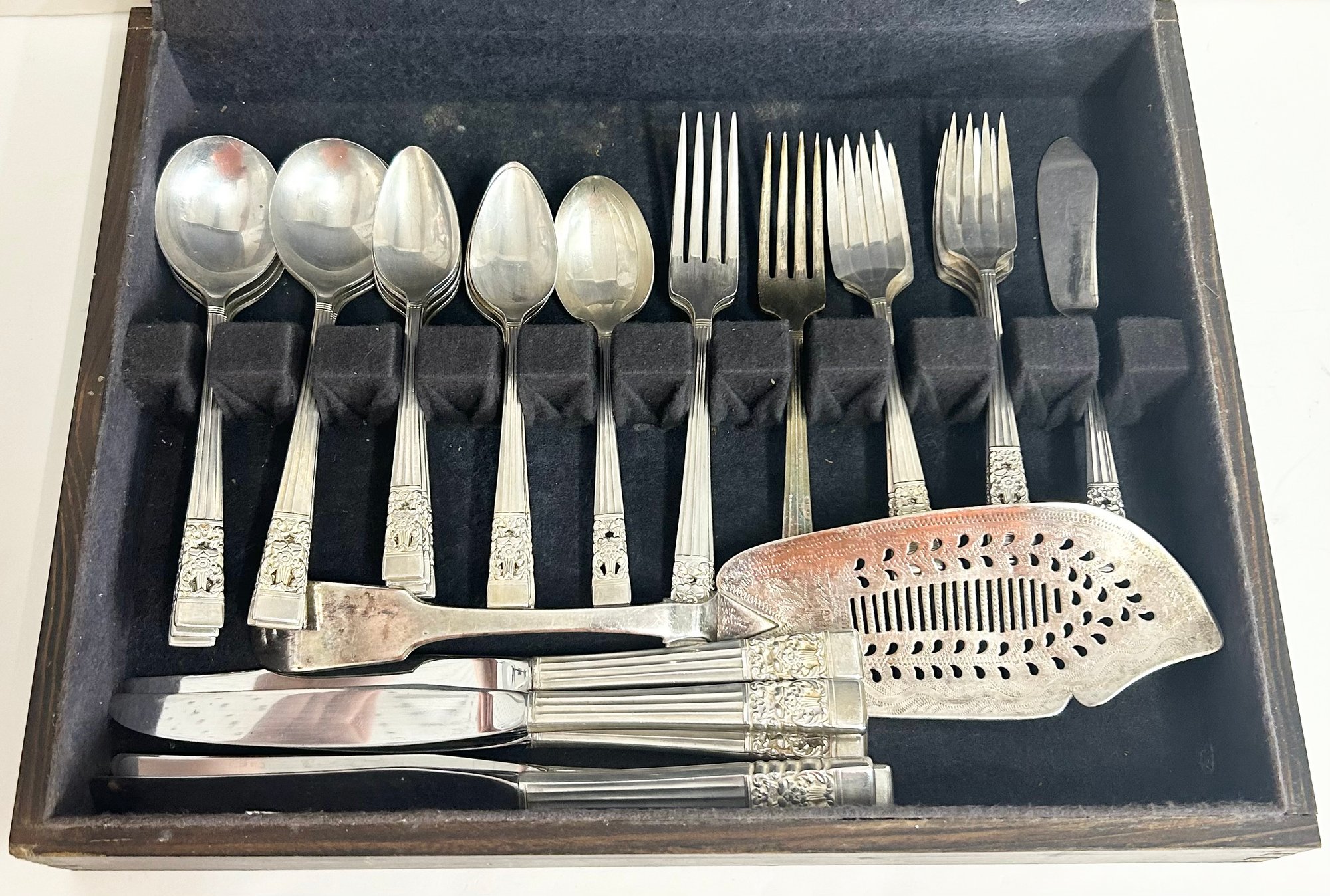 32 Piece Set Of Silver Plated Silverware #11405 | Auctionninja.com