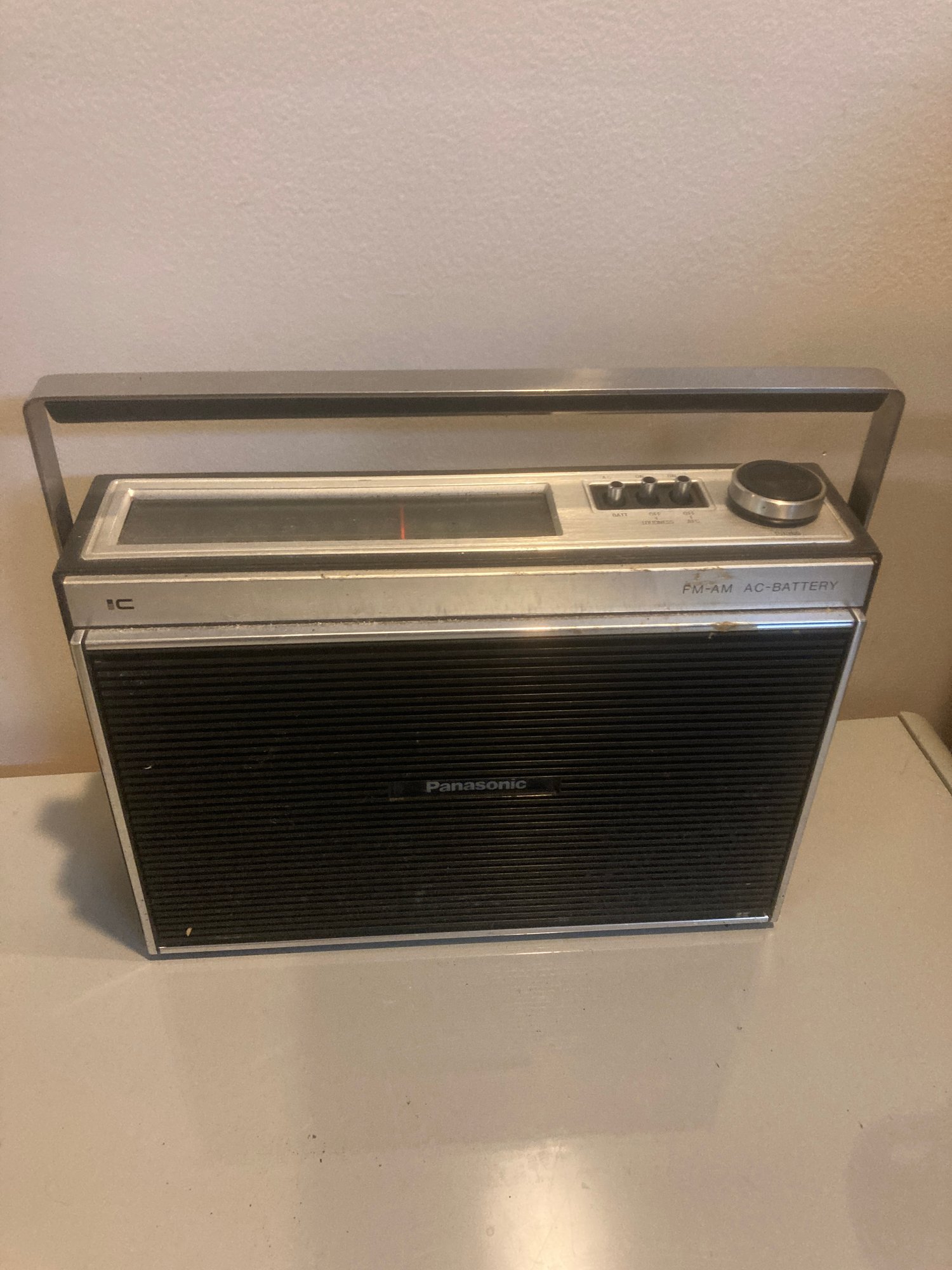 Vintage Panasonic Radio #2117348 | Auctionninja.com