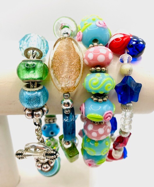 Grouping Of 4 Lampwork Art Glass & Murano Style Art Glass Bead ...