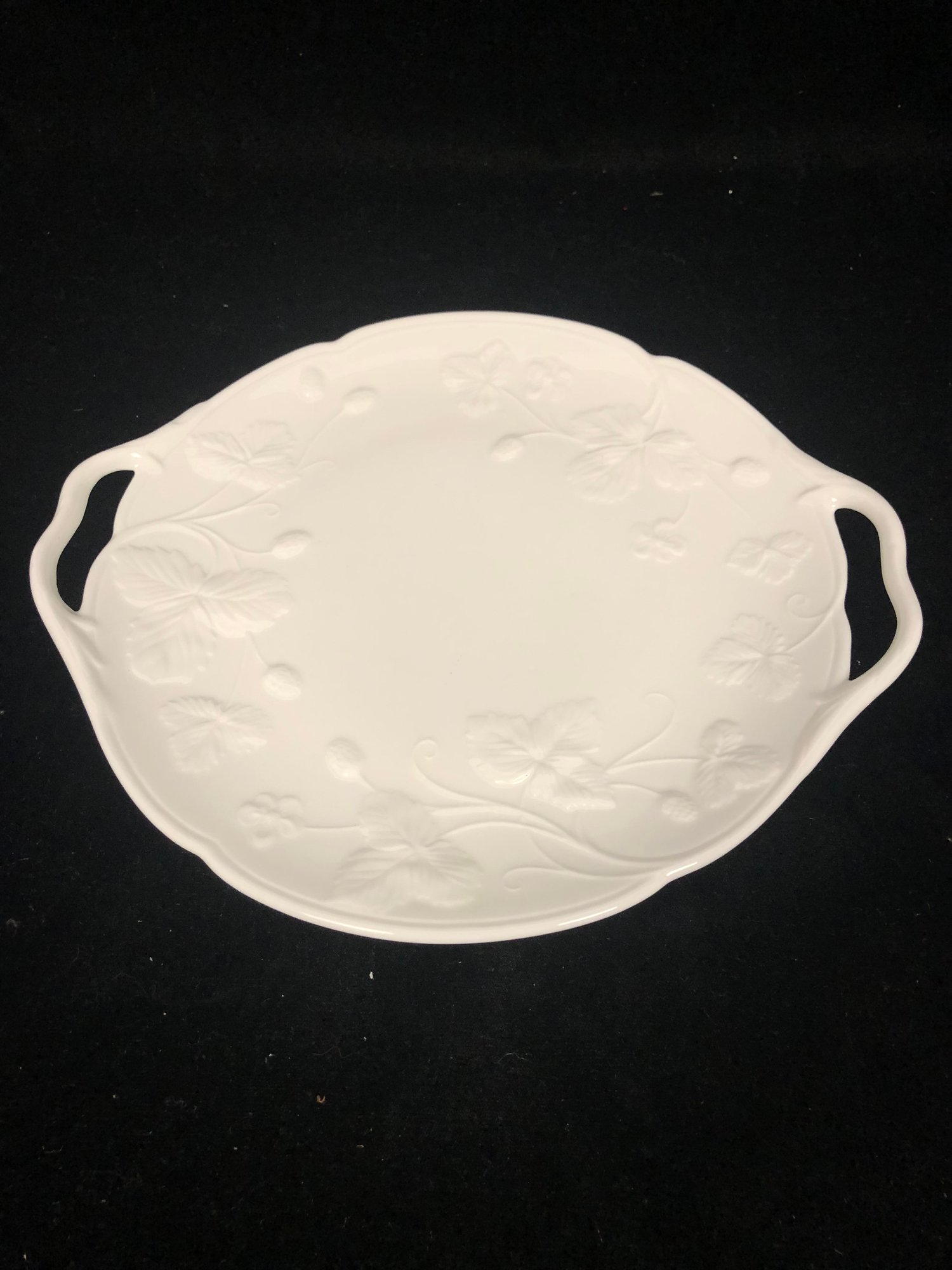 Minton Victoria Strawberry Platter #9734 | Auctionninja.com