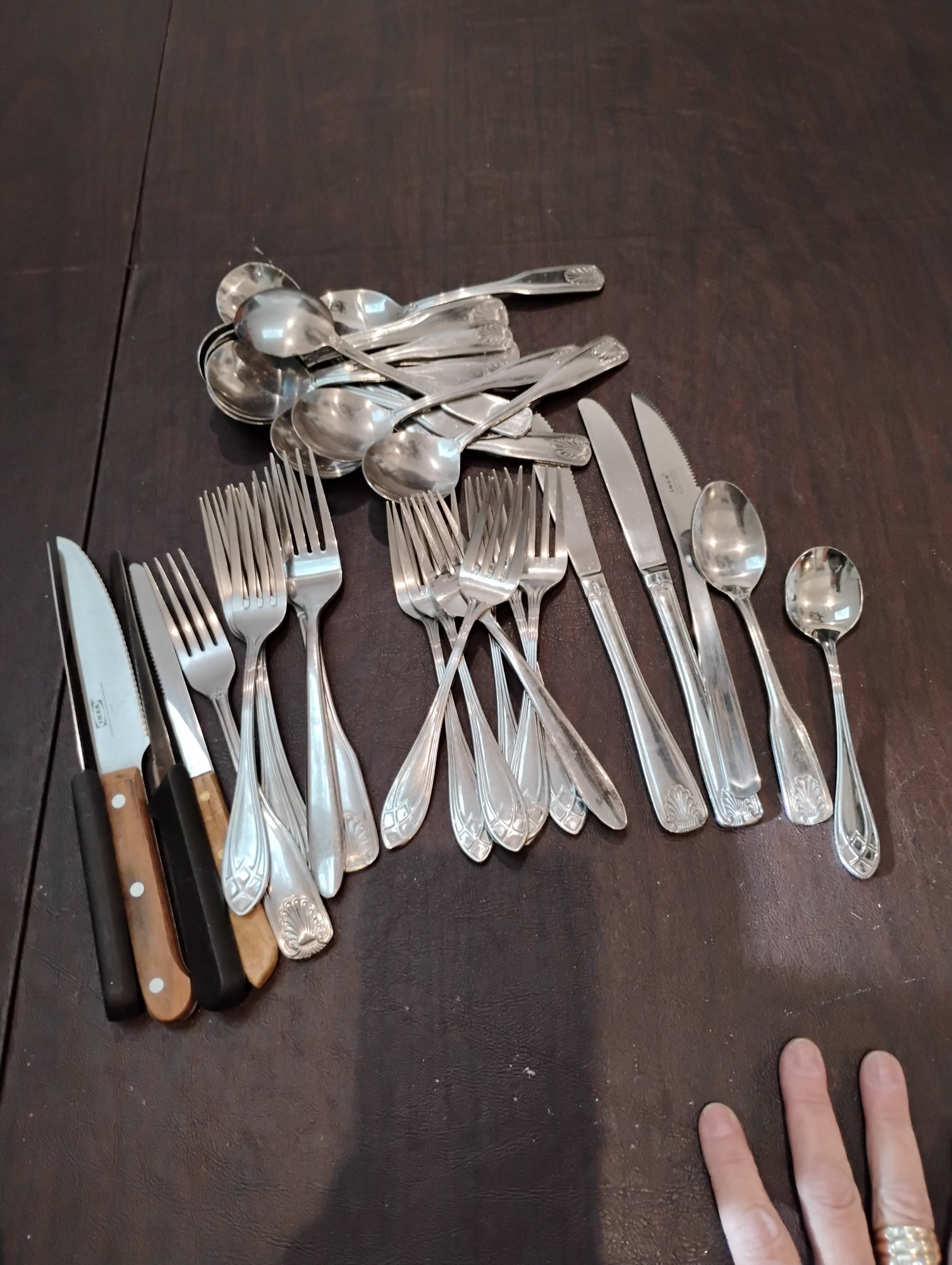 ASSORTMENT OF CUTLERY AS SHOWN IN PICS #27657 | Auctionninja.com