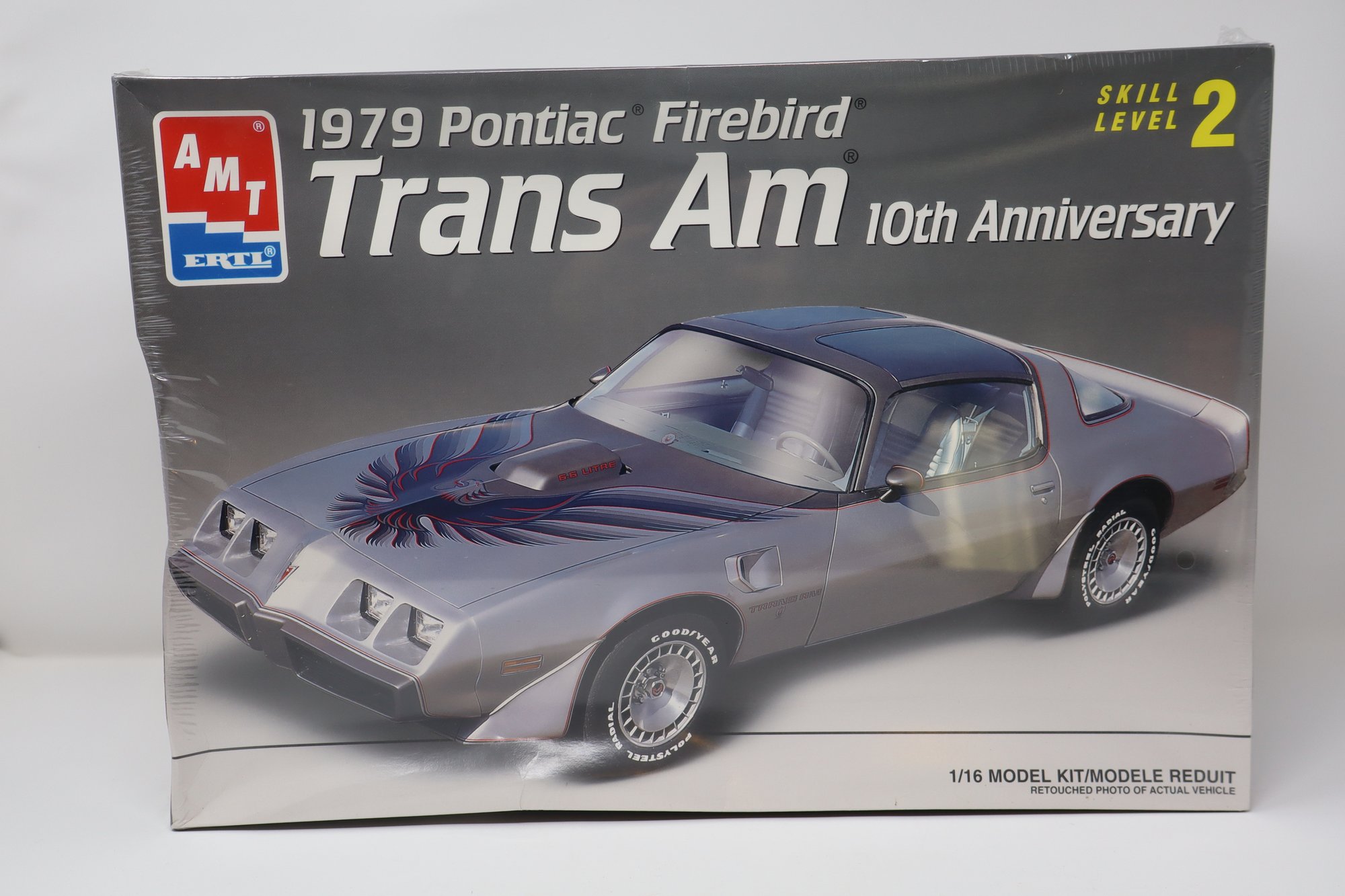 AMT 1979 Pontiac Firebird Tans Am 10th Anniversary 1/16 Scale Model Kit ...