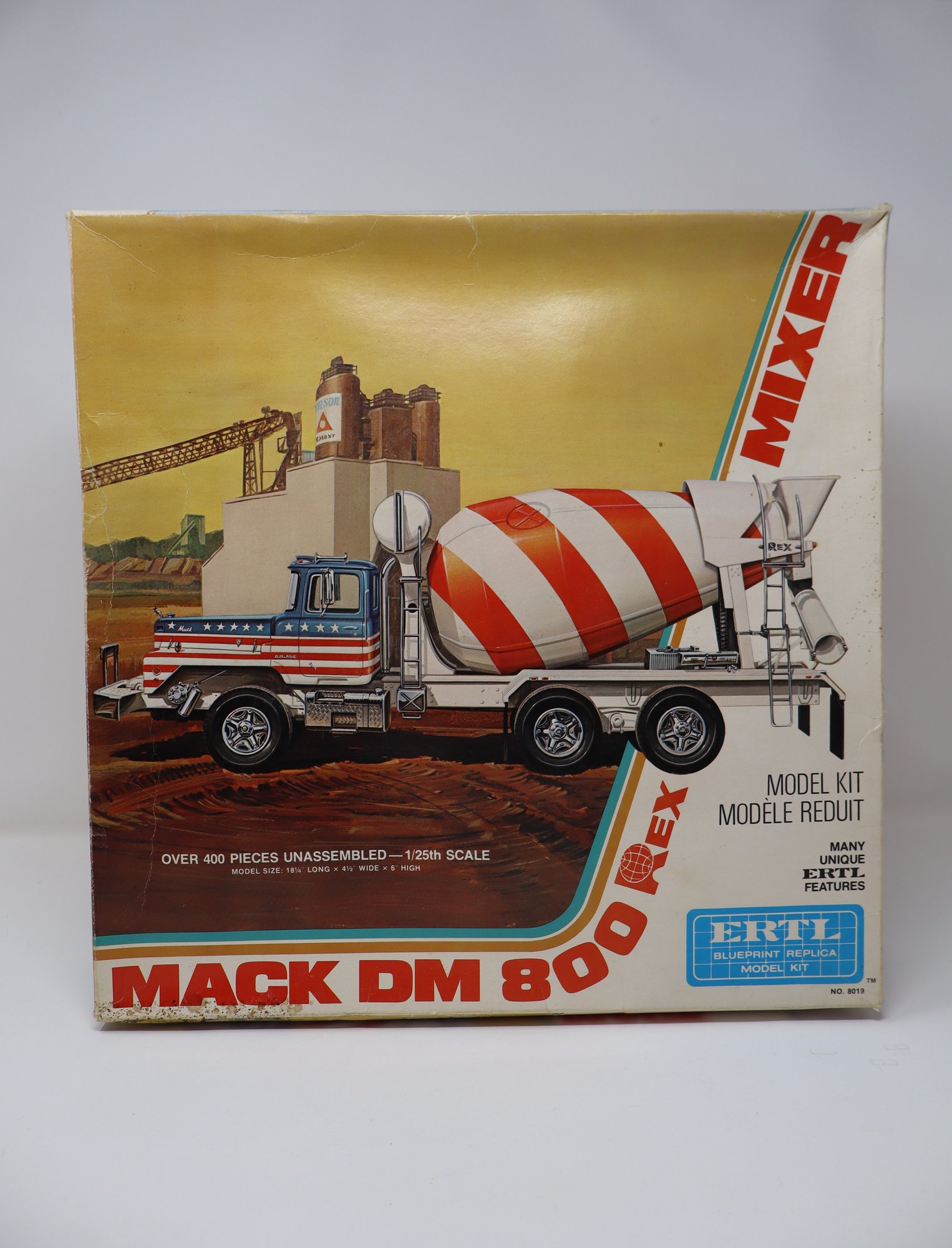 ERTL Mack DM 800 Rex Mixer 1/25 Scale Model Kit #2037108 | Auctionninja.com