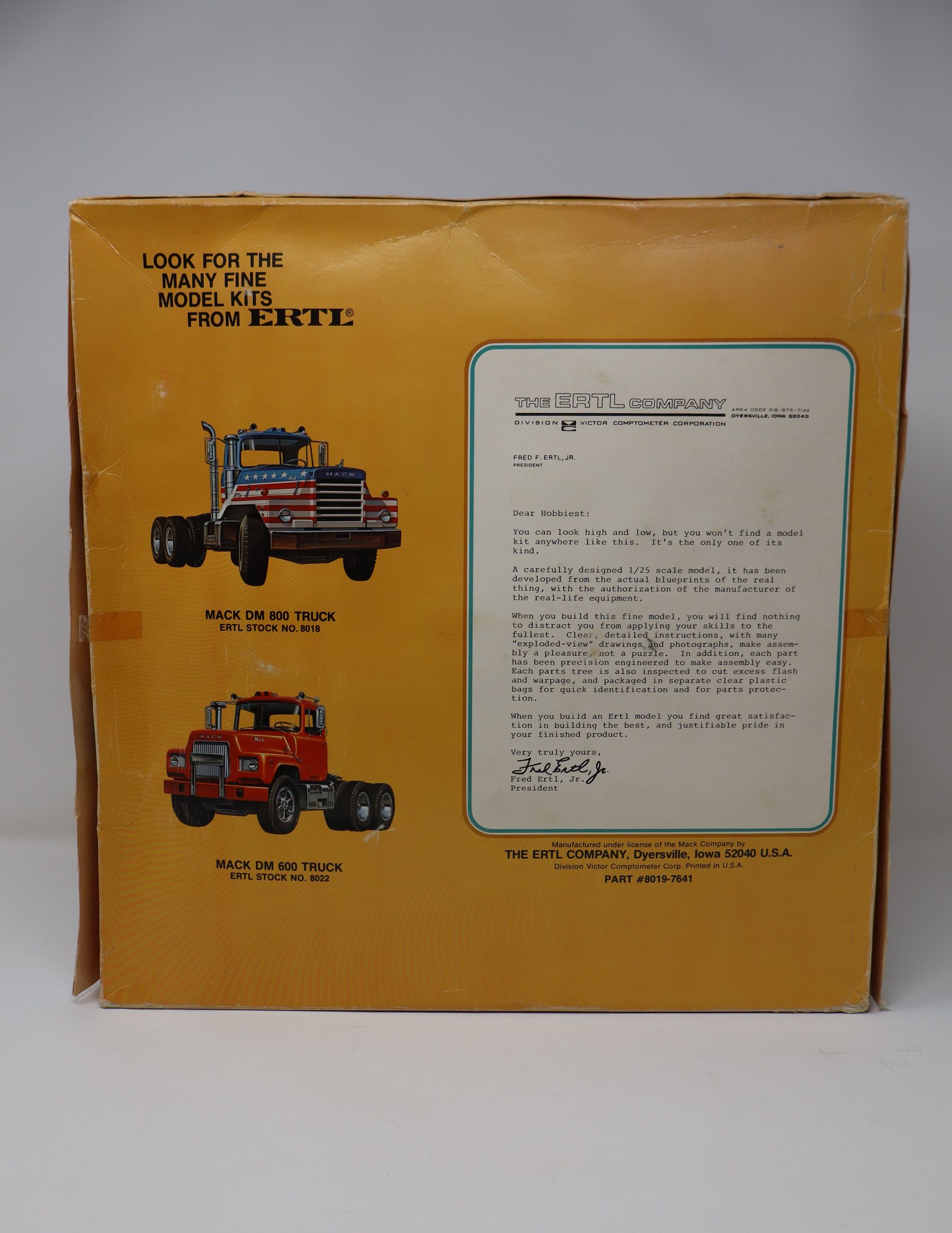 ERTL Mack DM 800 Rex Mixer 1/25 Scale Model Kit #2037108 | Auctionninja.com