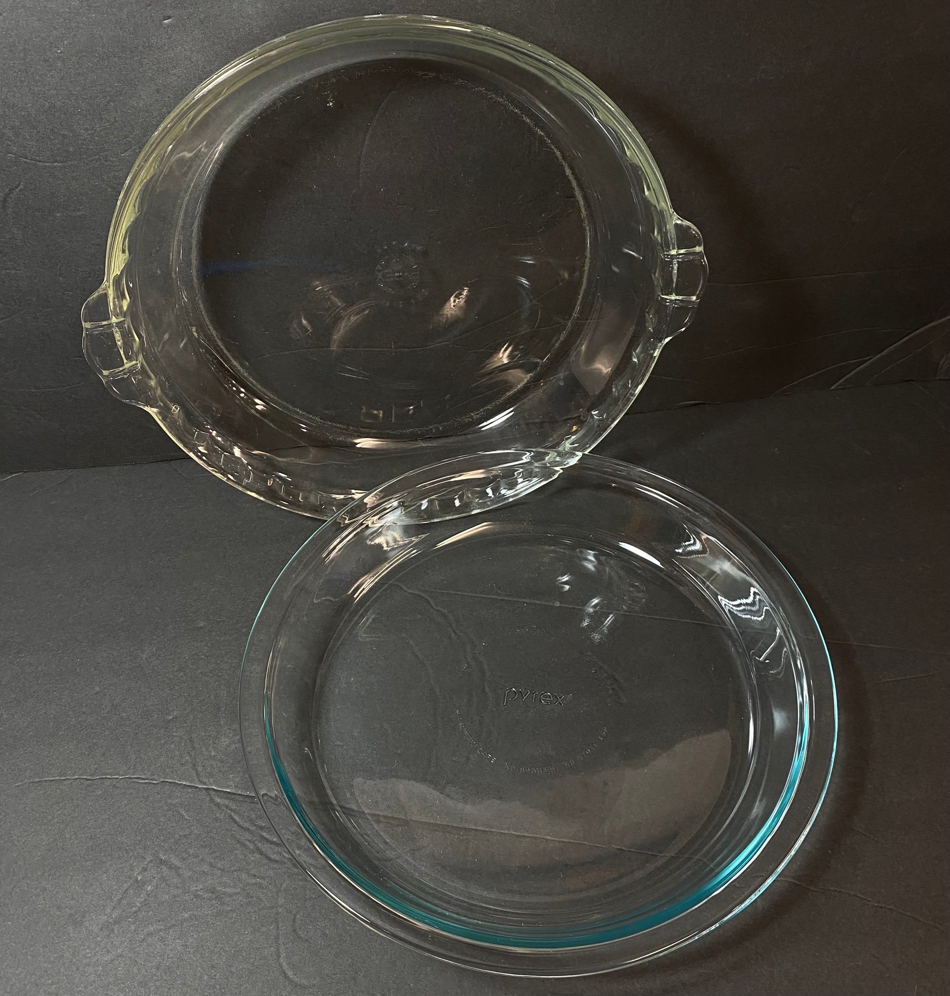 2 Pyrex Pie Plates #2027899 | Auctionninja.com