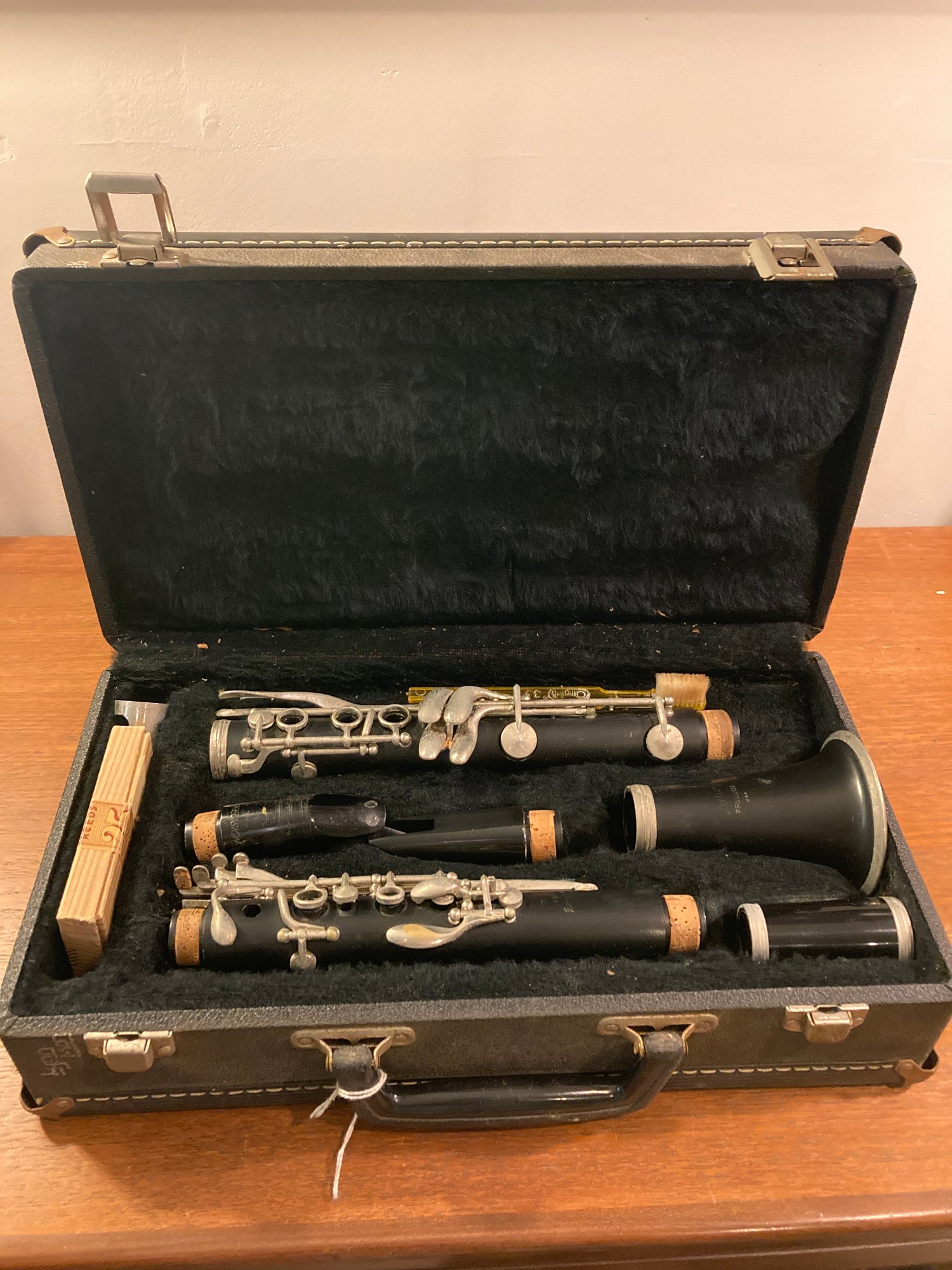 Artley Prelude Clarinet With Hard Case #24170 | Auctionninja.com