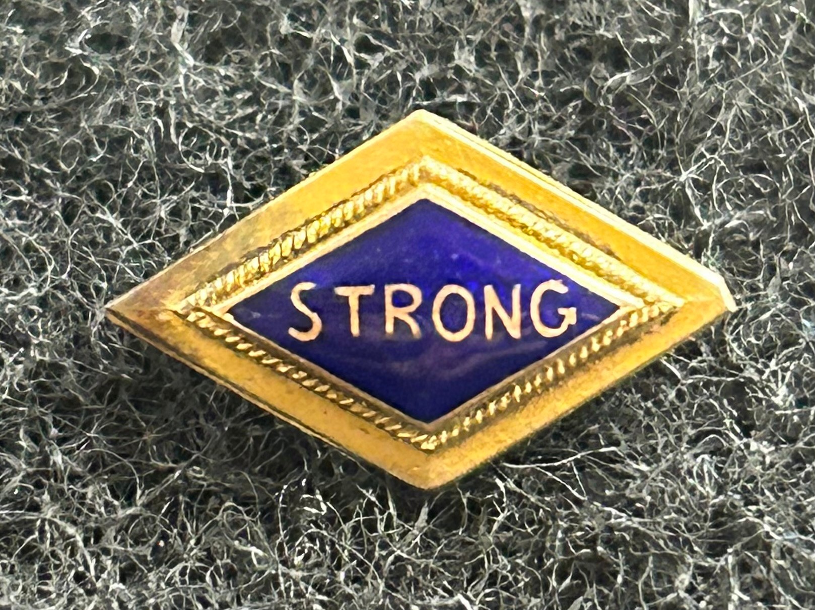 10k Strong Pin #2198535 | Auctionninja.com