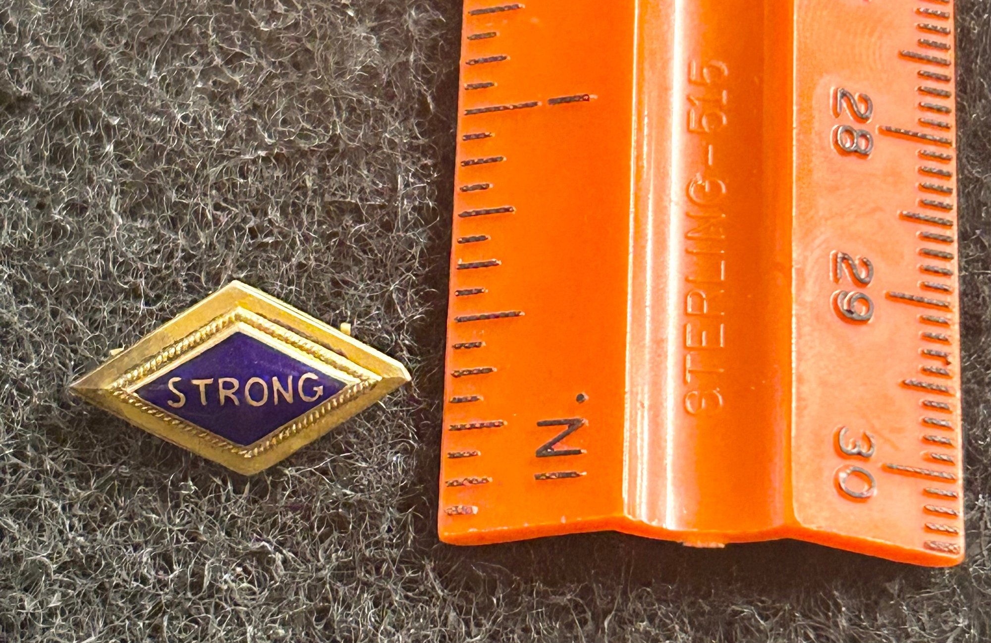 10k Strong Pin #2198535 | Auctionninja.com