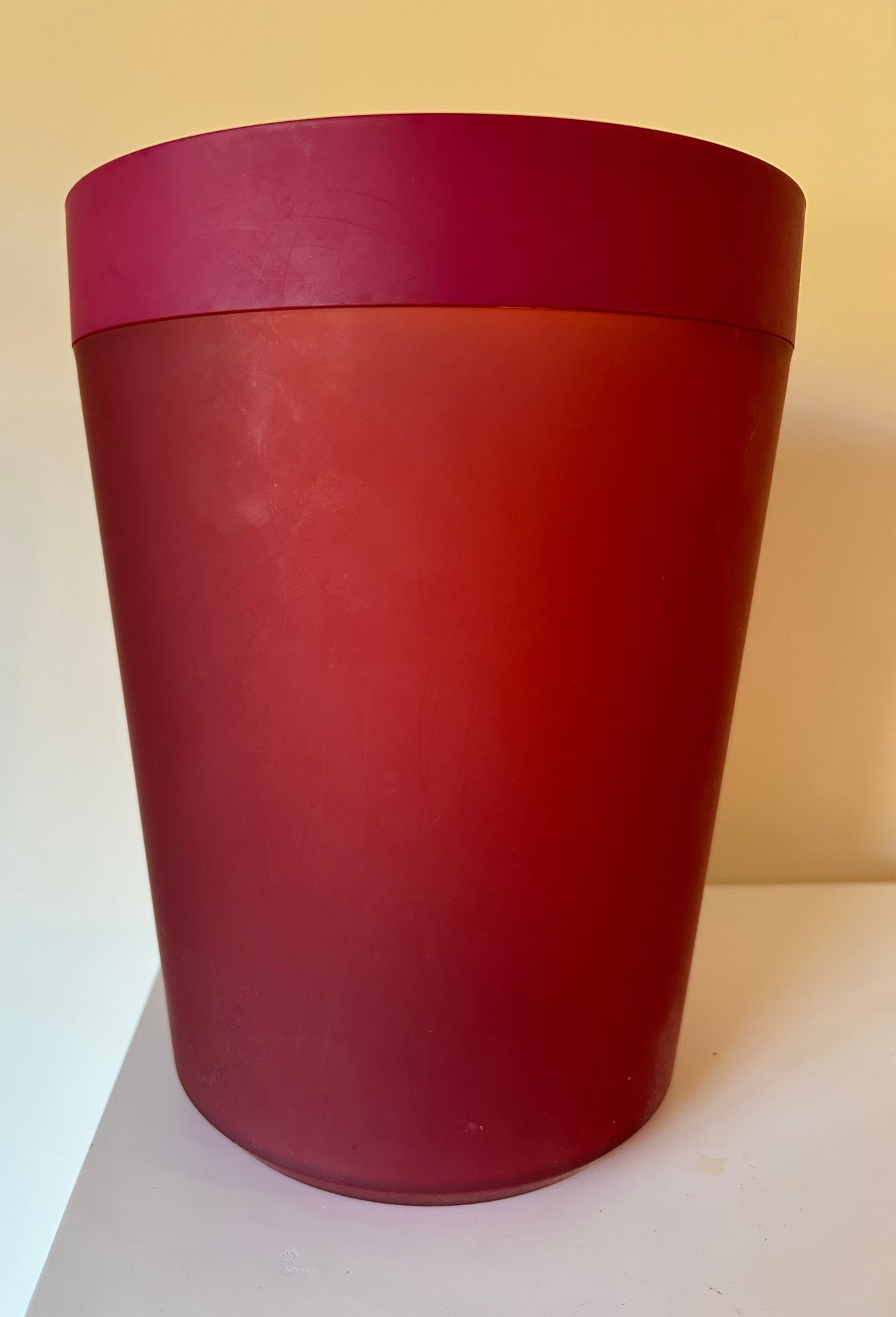 Pink Plastic Waste Basket #25296 | Auctionninja.com