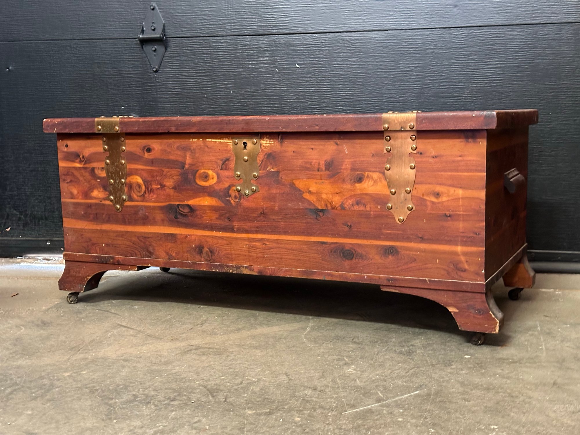 A Vintage Cedar Chest With Hinged Lid & Caster Feet #26964 ...