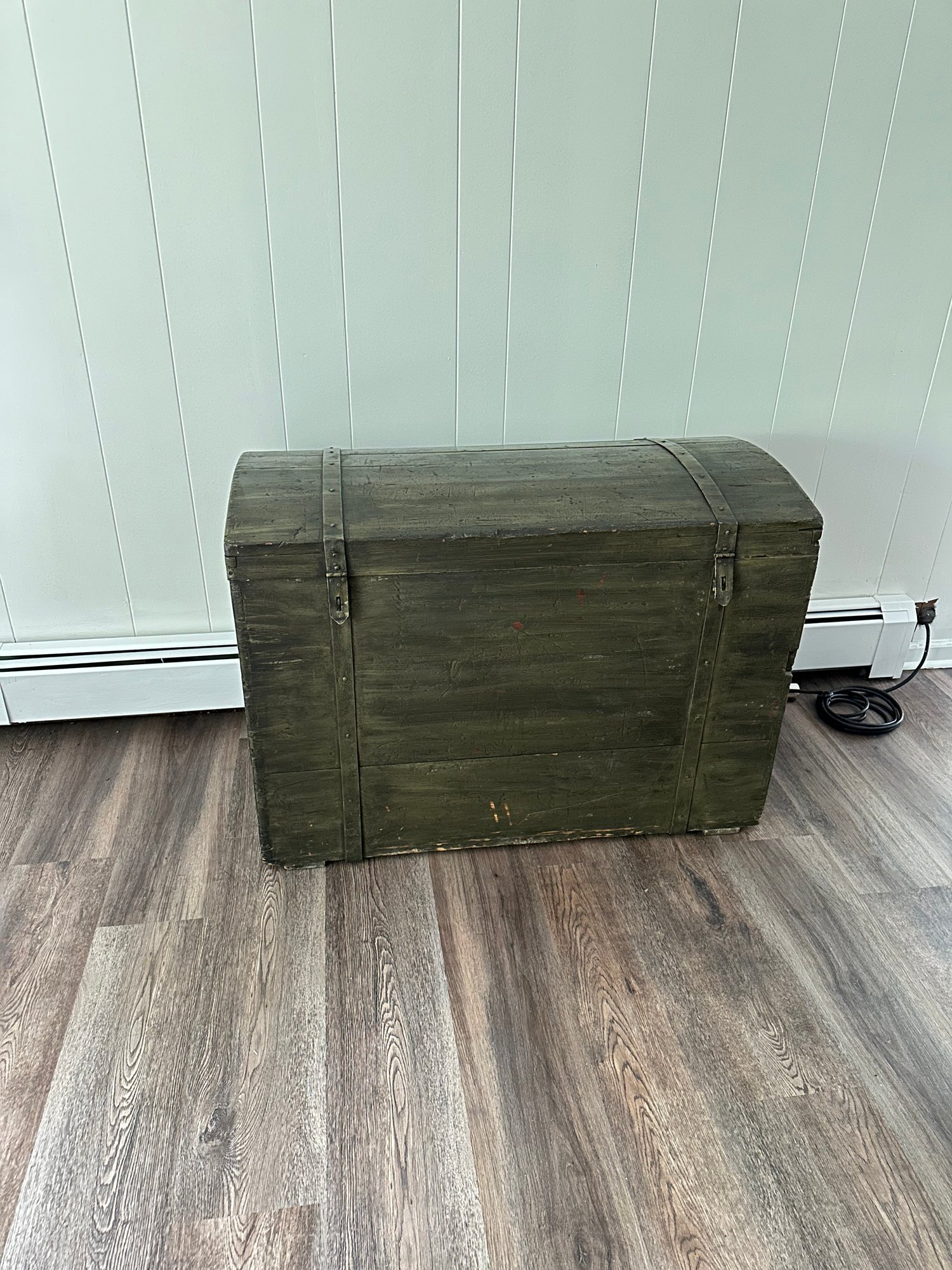 Wooden Trunk #4942 | Auctionninja.com