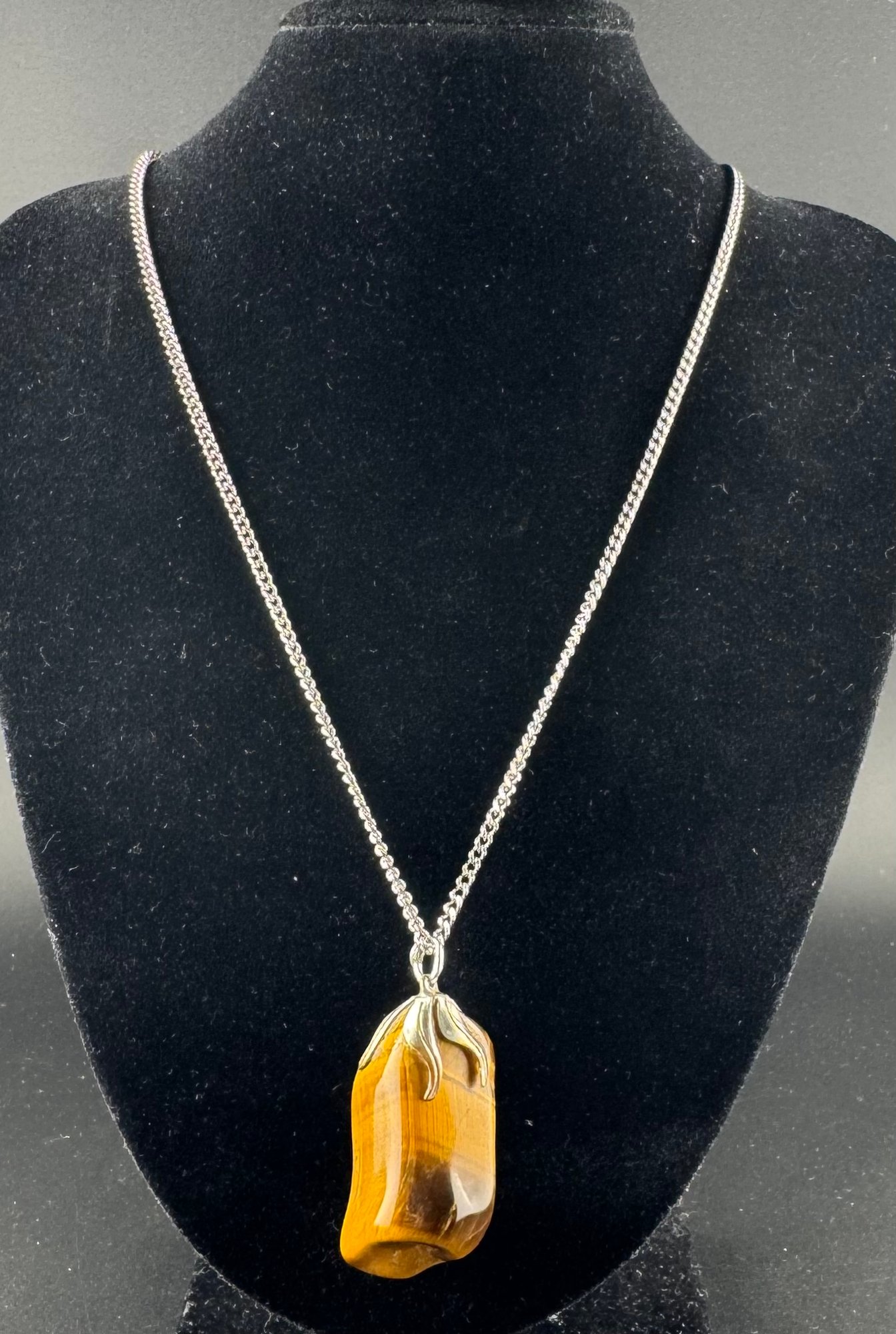 9" Silver Toned Tiger's Eye Necklace #2031531 | Auctionninja.com