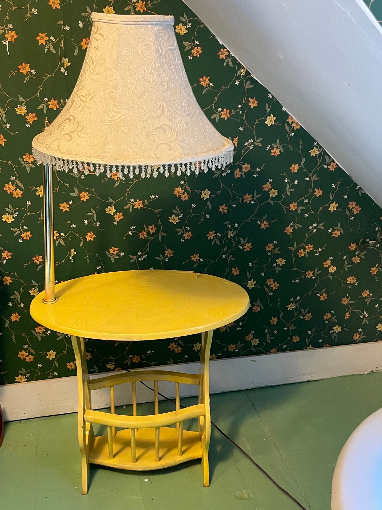 Vintage Table / Magazine Rack / Lamp #19589 | Auctionninja.com