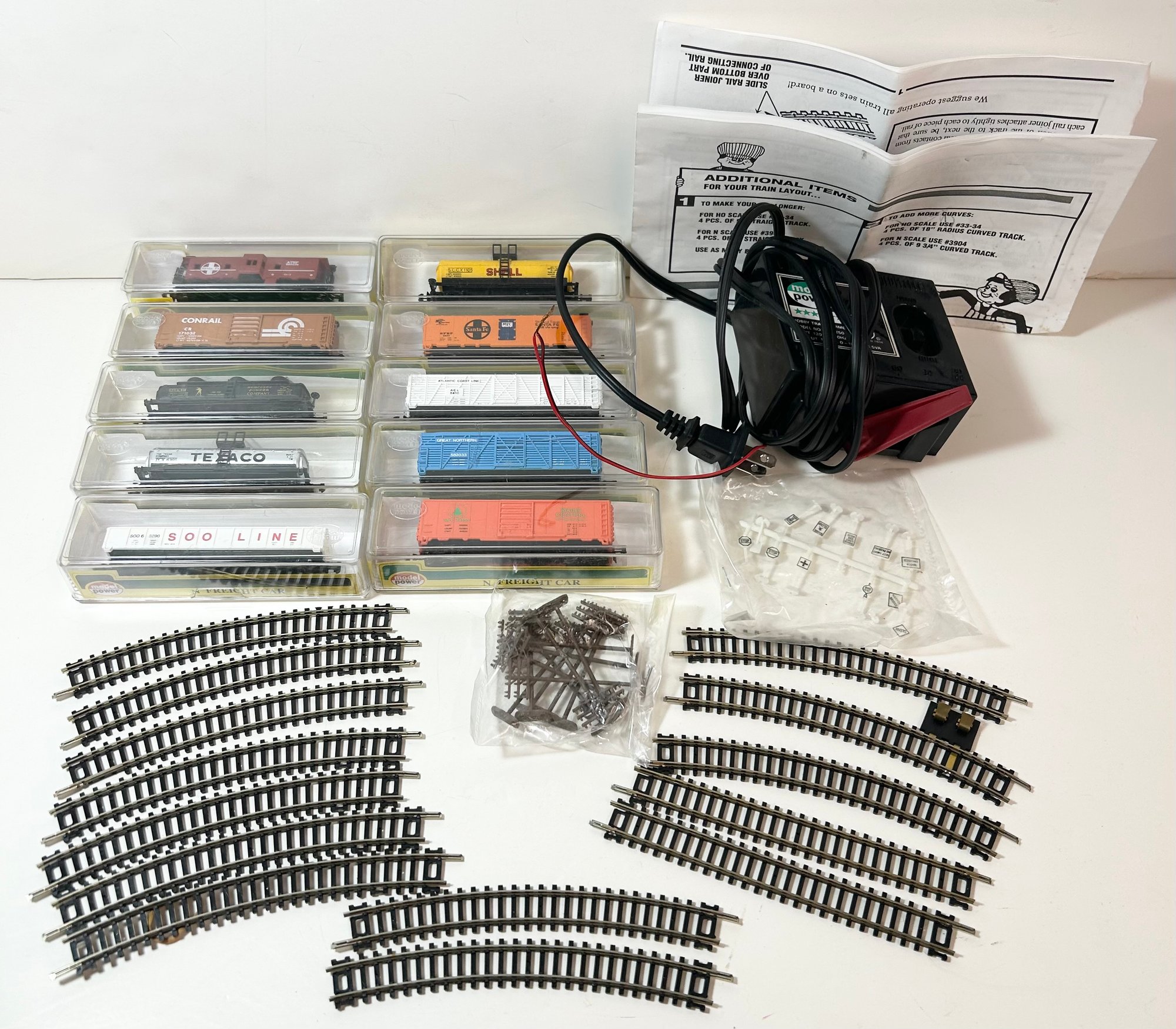 Model Power Train Set #17530 | Auctionninja.com