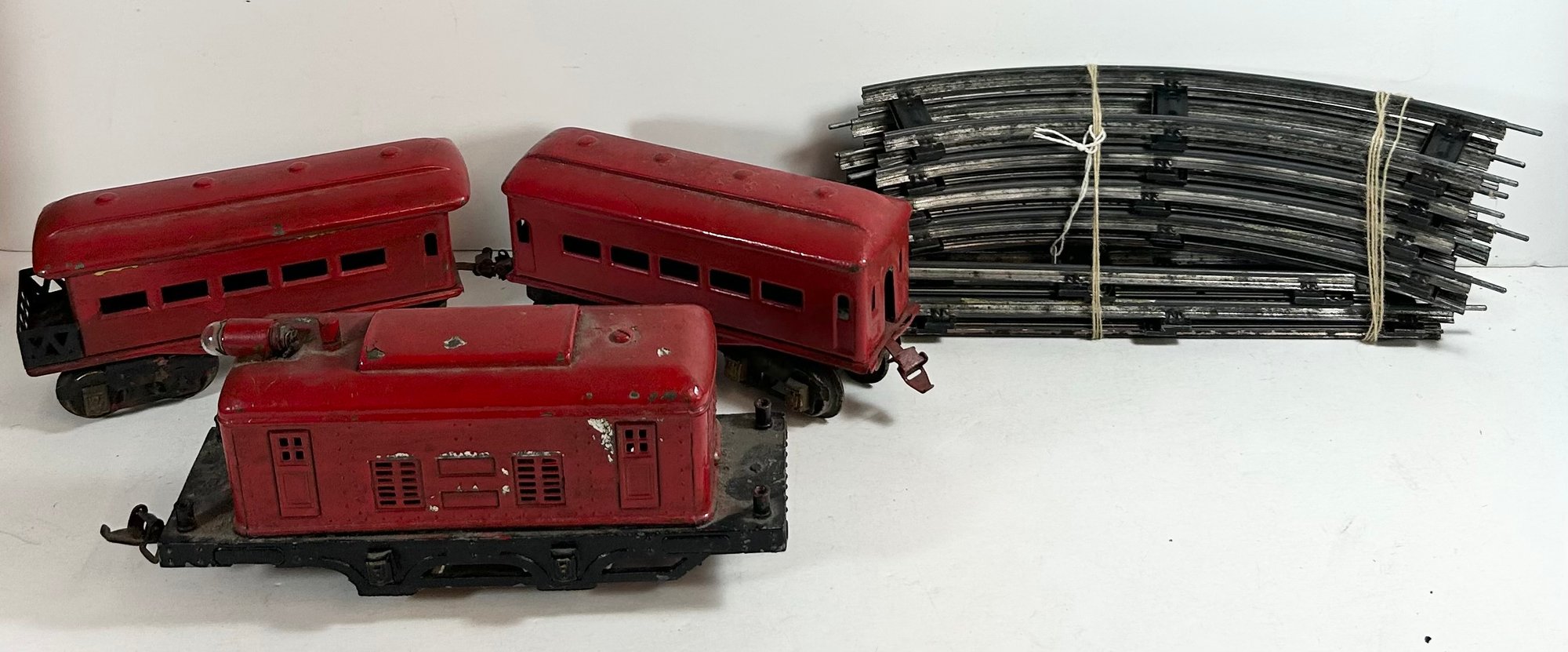 Pre WWII Ives Locomotive & 2 Model Train Cars W/ Track #2089567 ...