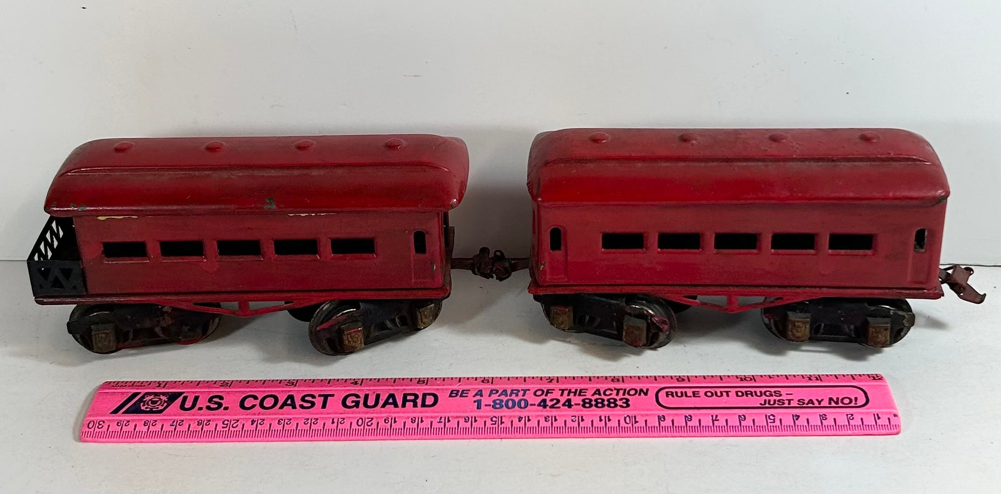 Pre WWII Ives Locomotive & 2 Model Train Cars W/ Track #2089567 ...