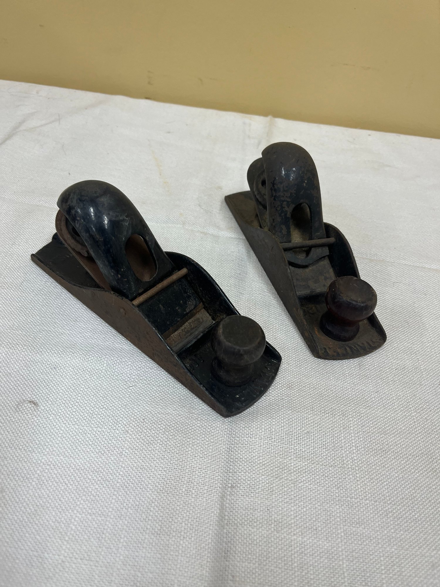 Set Of Two Vintage Hand Planers #2230767 | Auctionninja.com