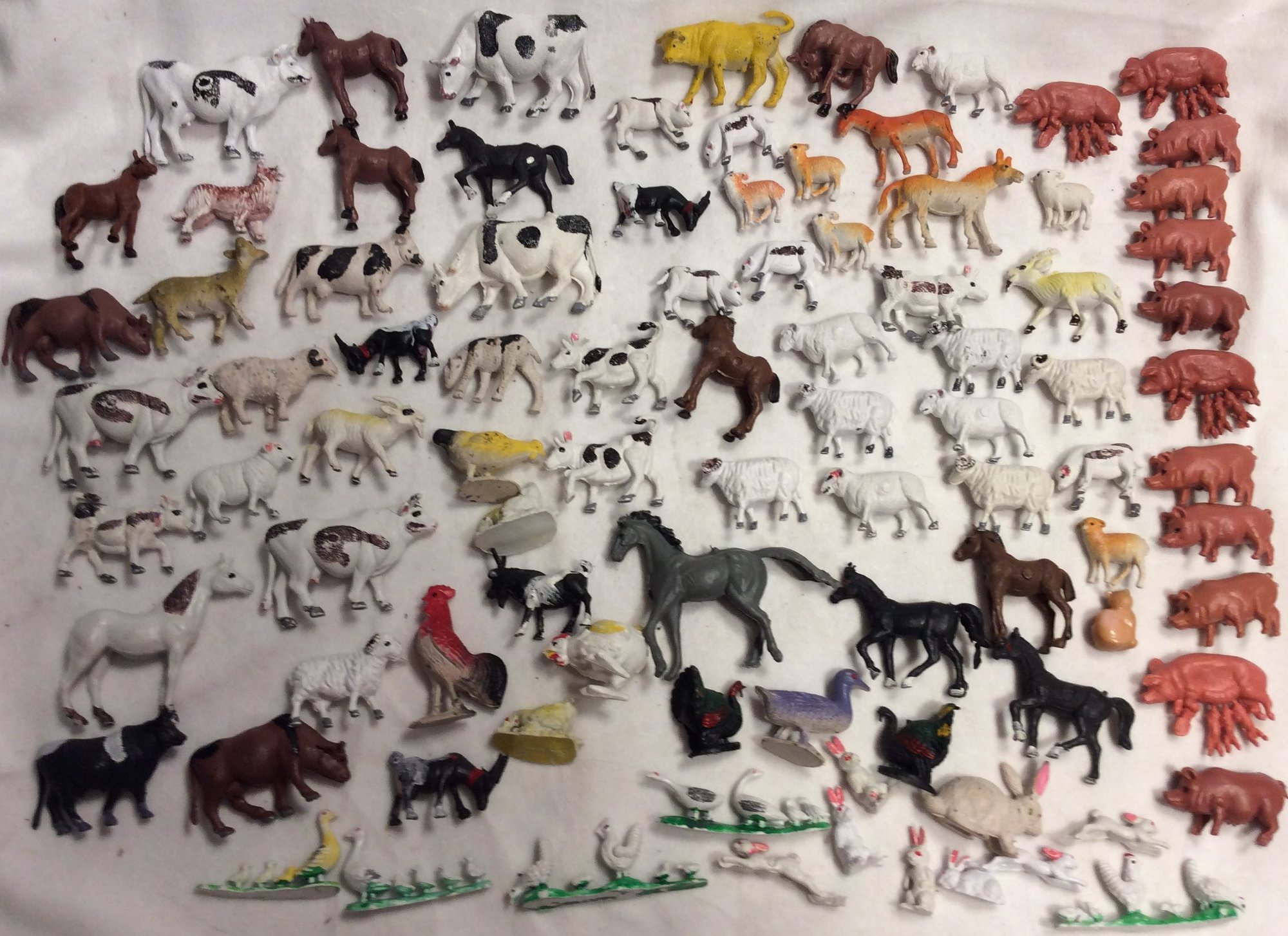 Lot Of 90 Mini Farm Animal Plastic Figures #7592 | Auctionninja.com