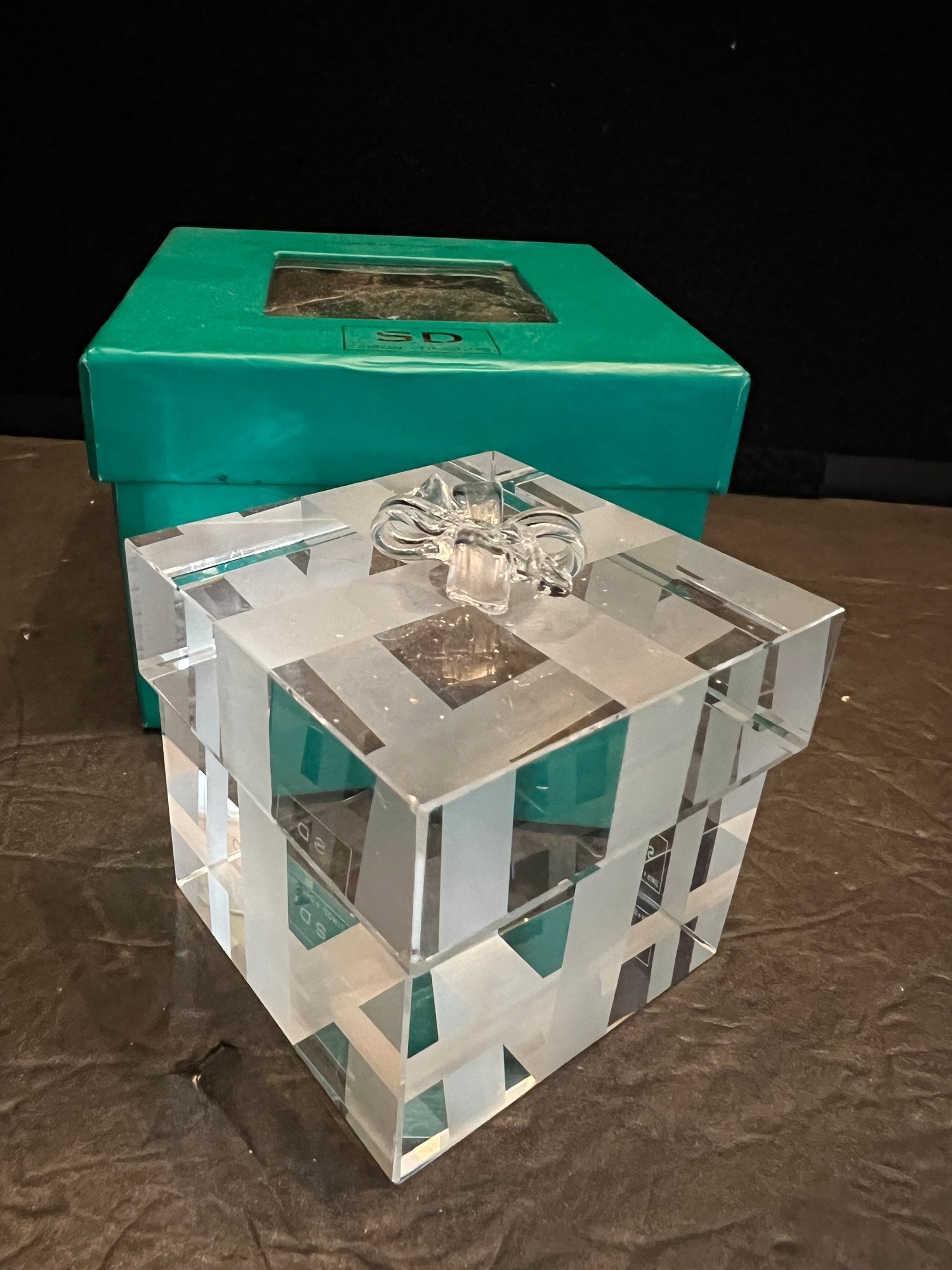 Simon Designs Crystal Gift Box 2.5 Squared #9120 | Auctionninja.com