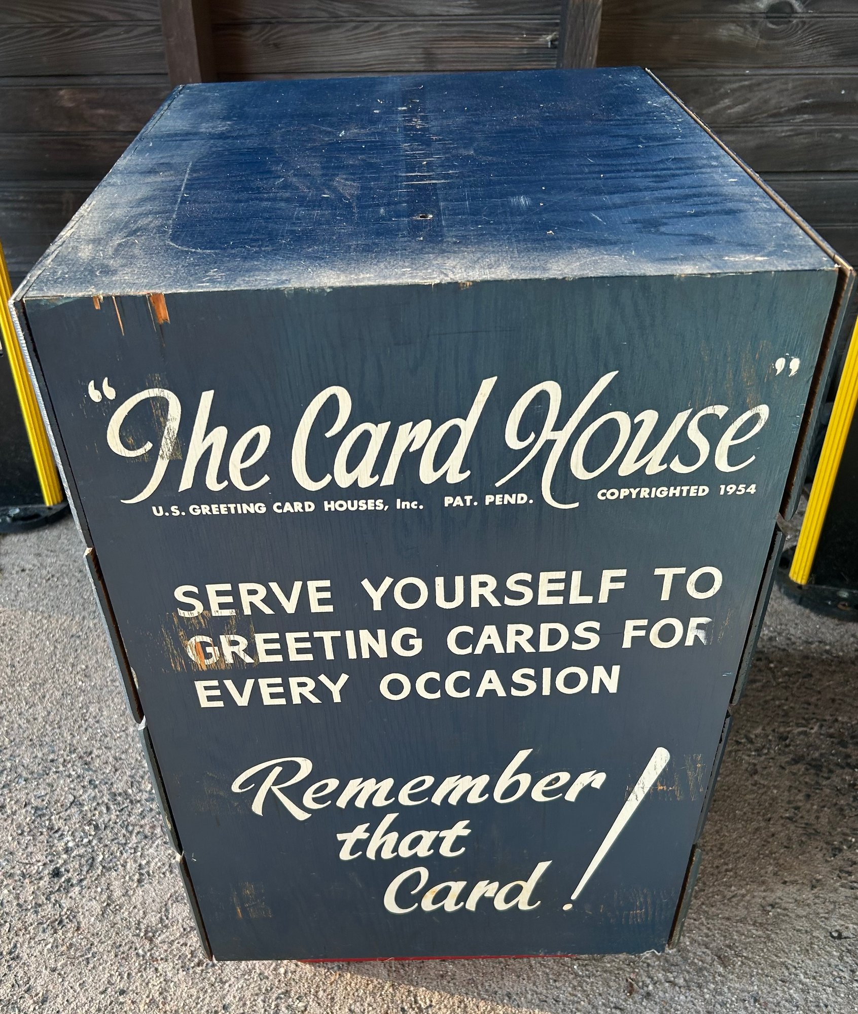 "The Card House" Greeting Card Display Case - 1954 #8140 | Auctionninja.com